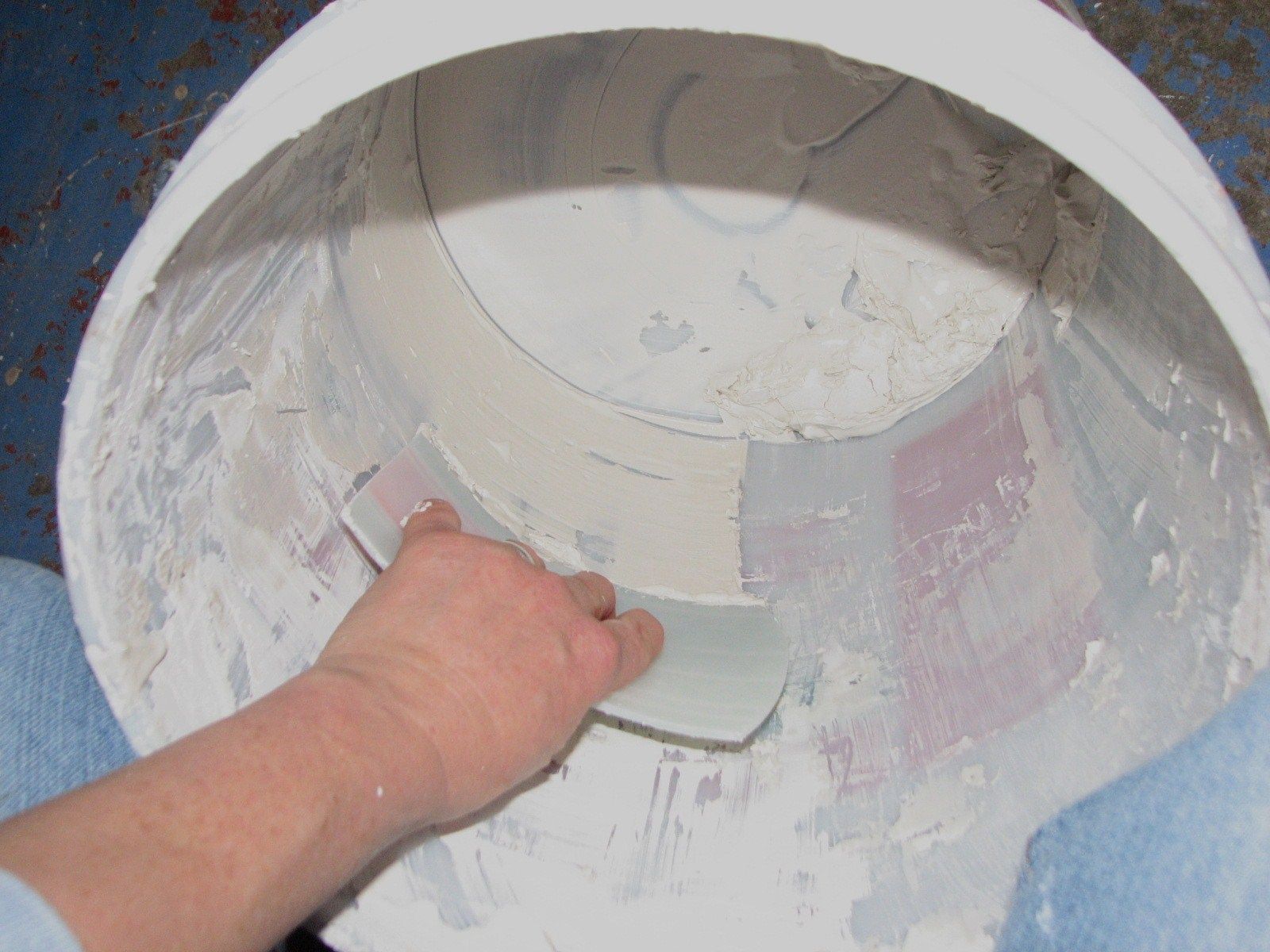 Bucket Scraper and Scoop, Made From 5 Gallon Bucket : 8 Steps ...