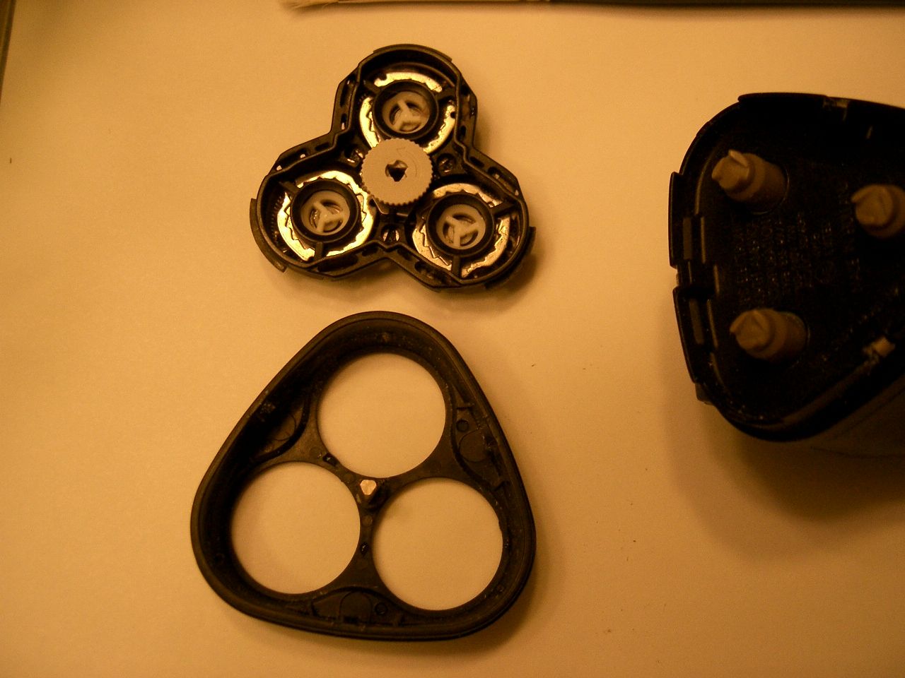 How to Sharpen a Norelco Electric Shaver : 6 Steps - Instructables