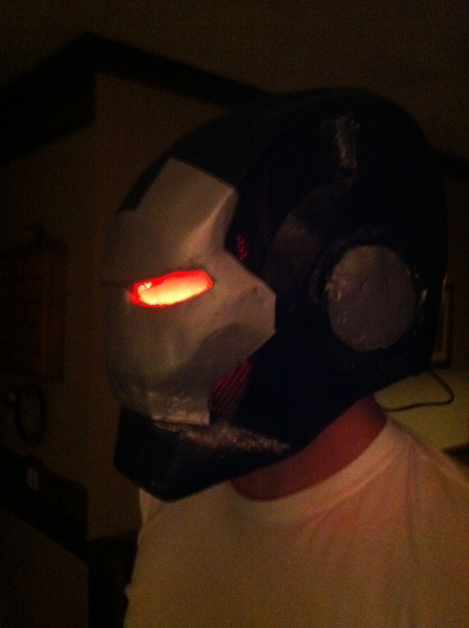 War Machine Helmet With LEDs : 7 Steps - Instructables