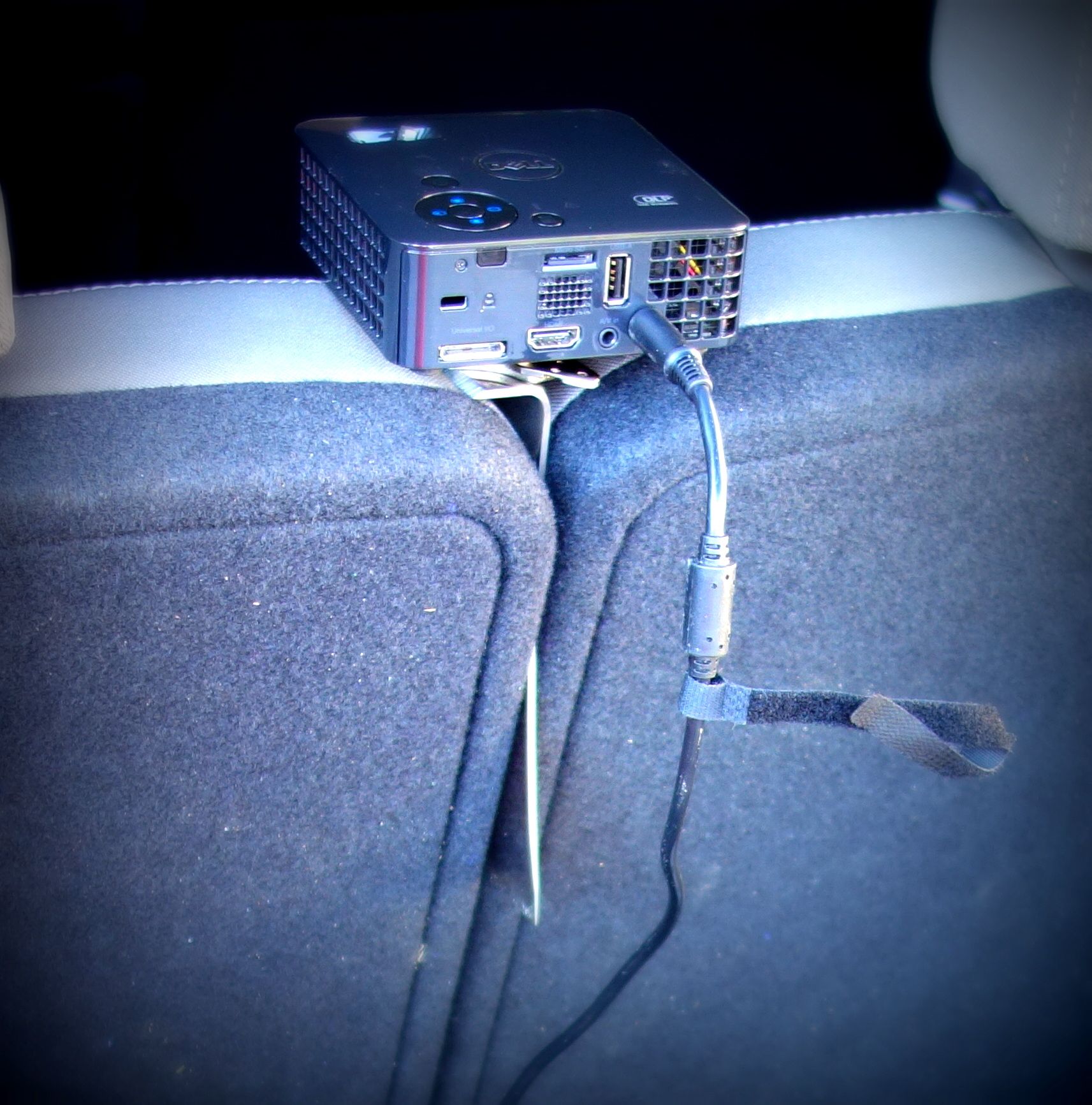 22 Inch Cinema in Your Car : 4 Steps (with Pictures) - Instructables