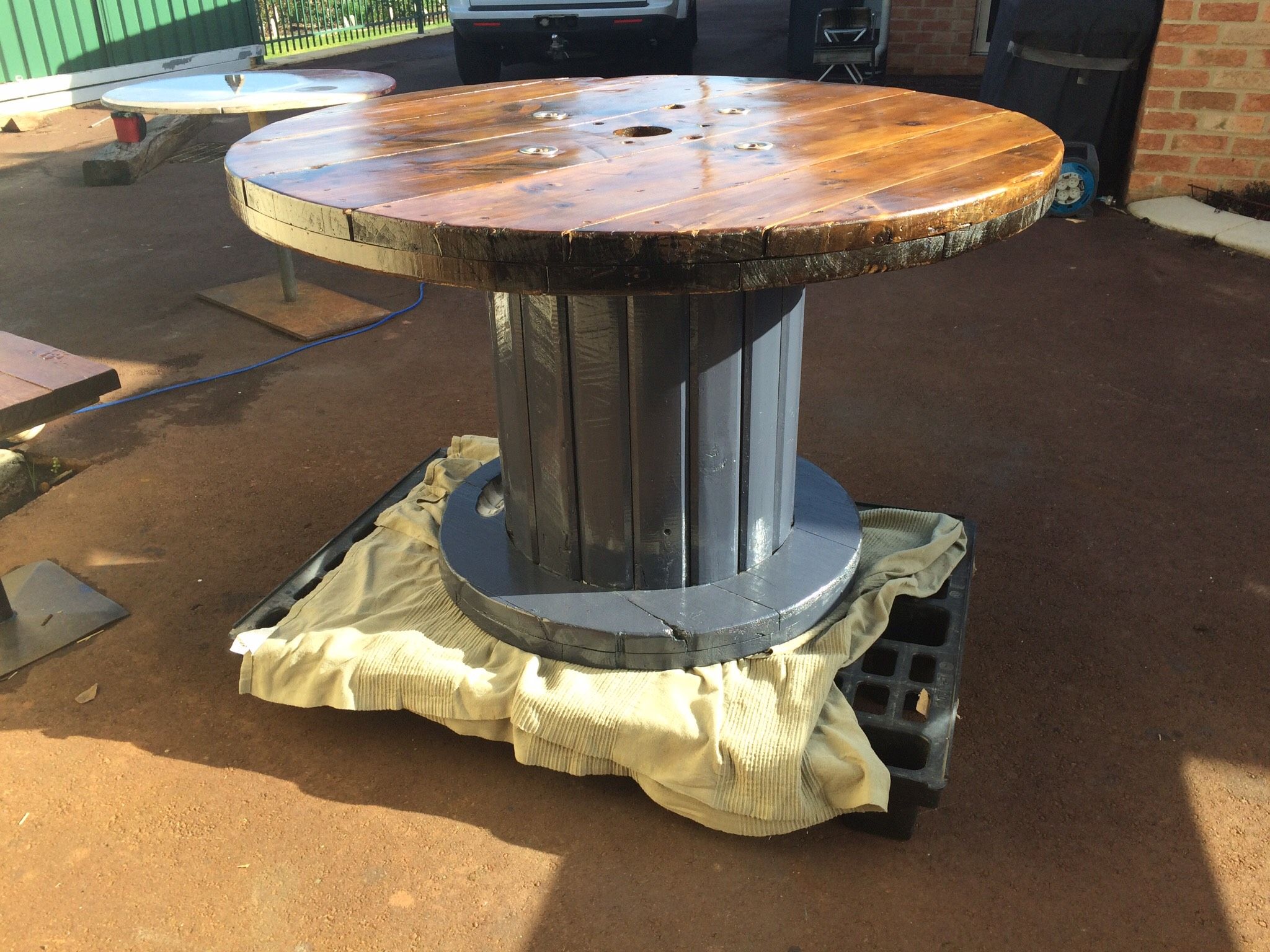 Large Cable Drum Table : 3 Steps (with Pictures) - Instructables