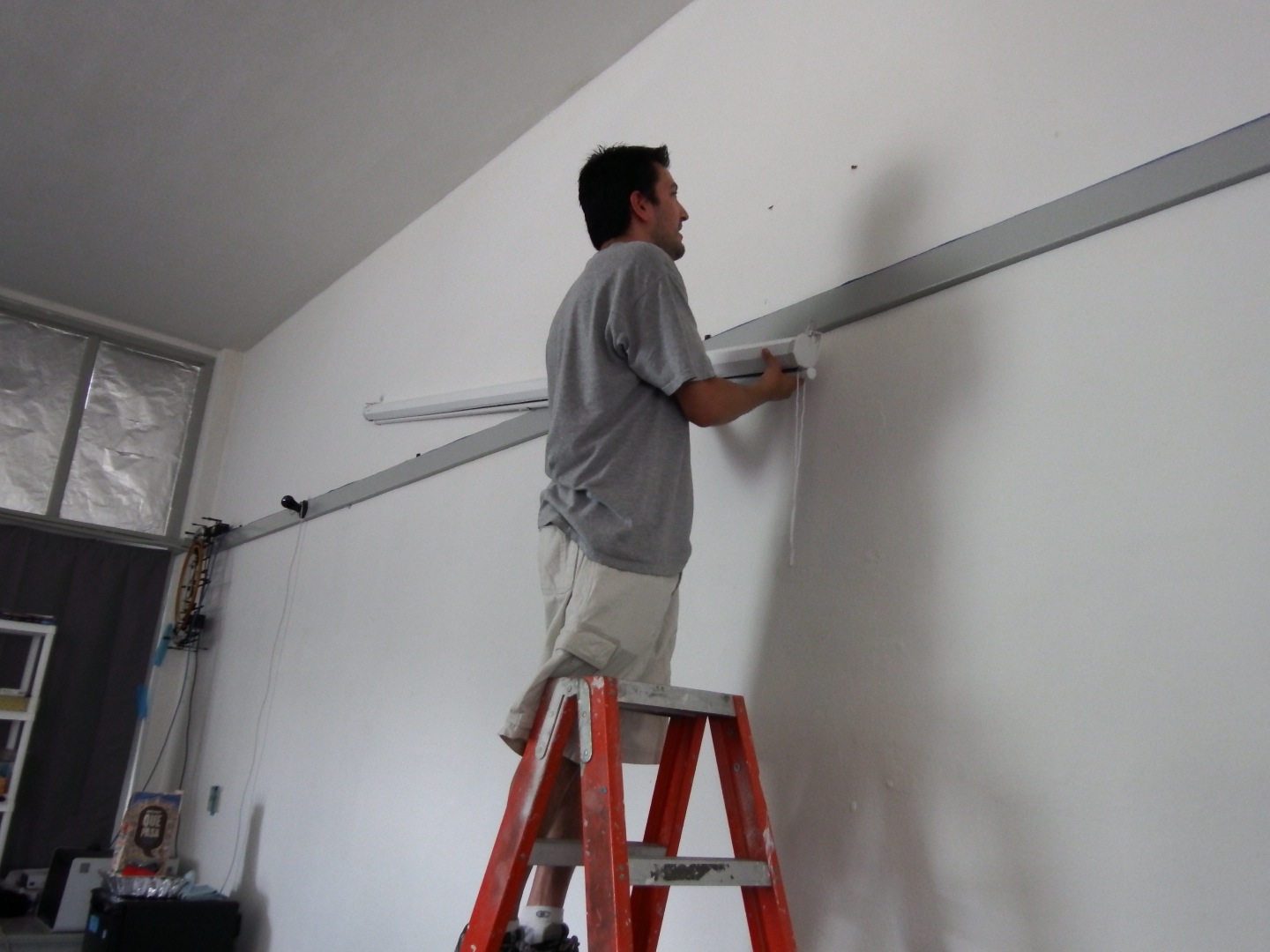 How to Hang a Projector Screen - Instructables