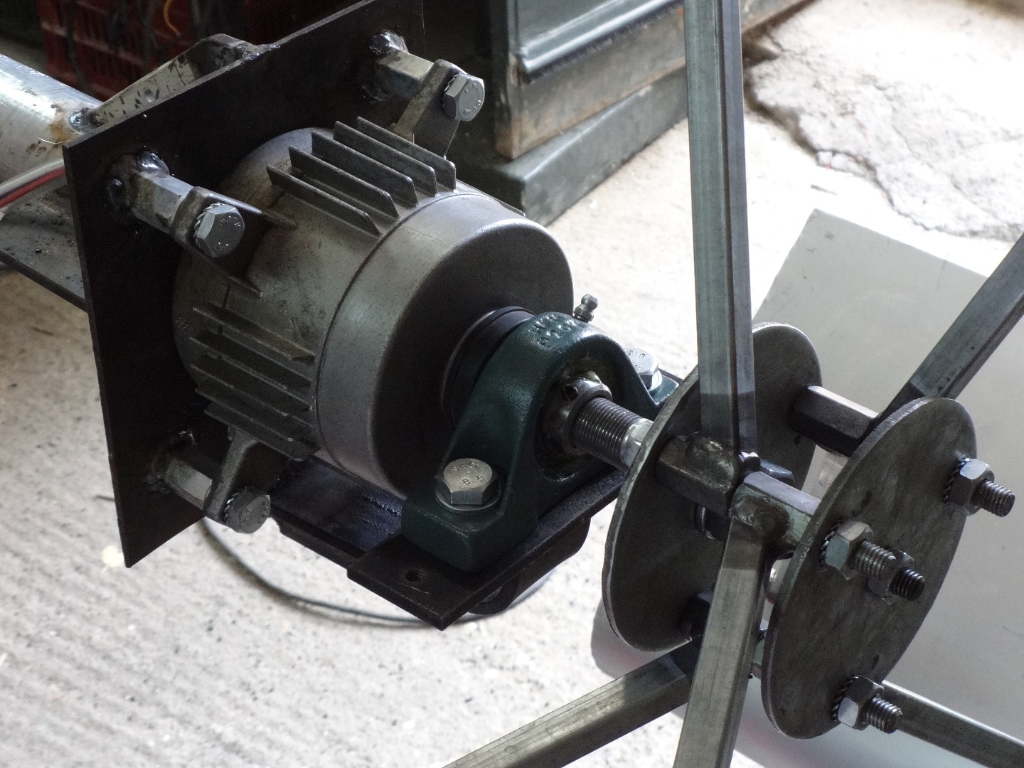 Vertical Axis Wind Turbine Generator Diy! - Instructables