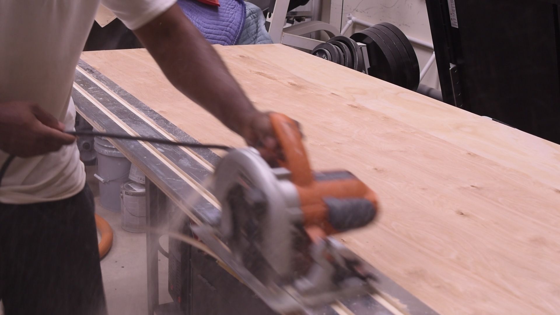 How to Make a Track Saw Guide for a Circular Saw : 8 Steps (with ...