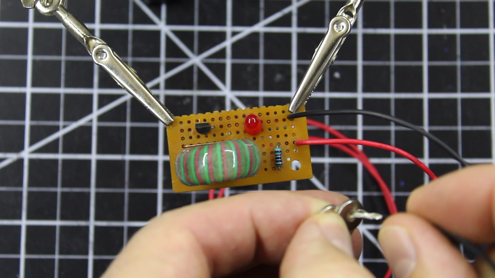 Easy Joule Thief Circuit : 10 Steps (with Pictures) - Instructables