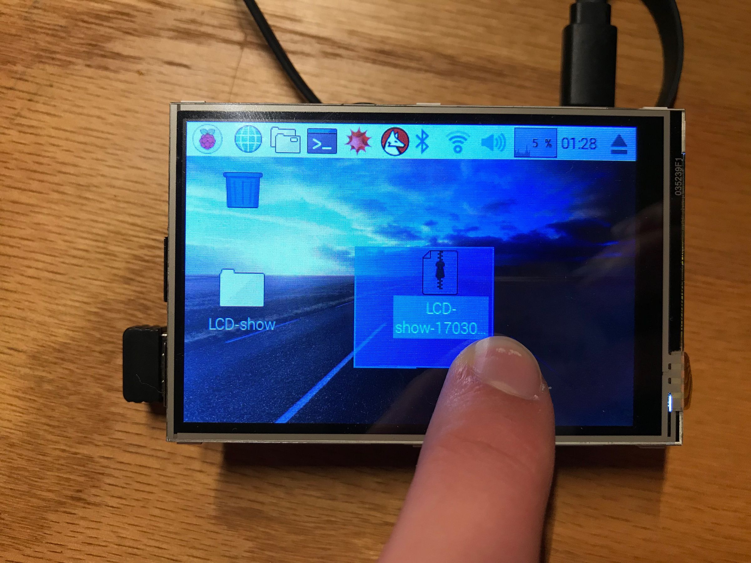 Raspberry Pi Touchscreen Display Tutorial : 5 Steps (with Pictures ...