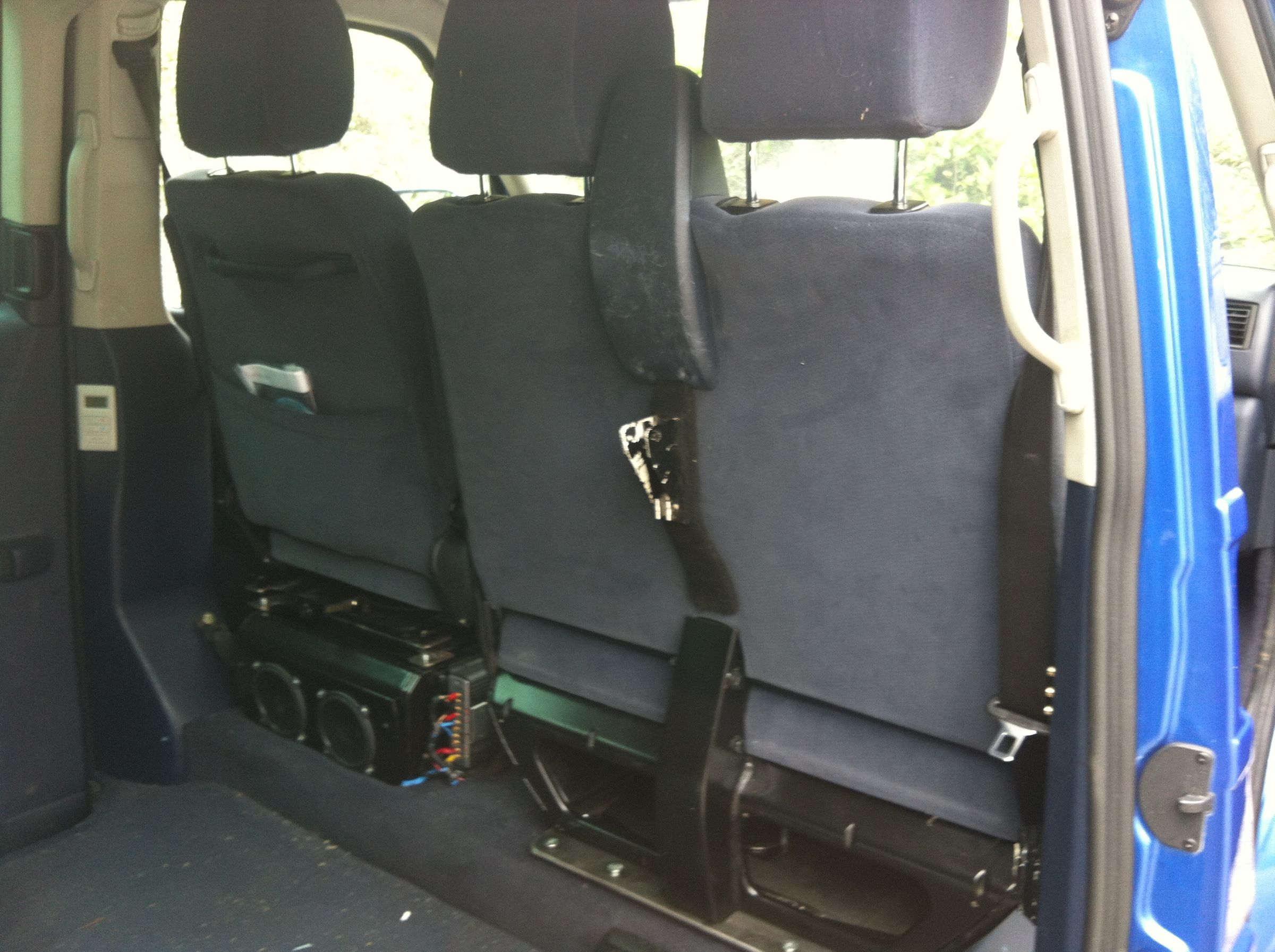 Simple Conversion of VW T4 Caravelle 9 Seats in a Campervan : 8 Steps ...