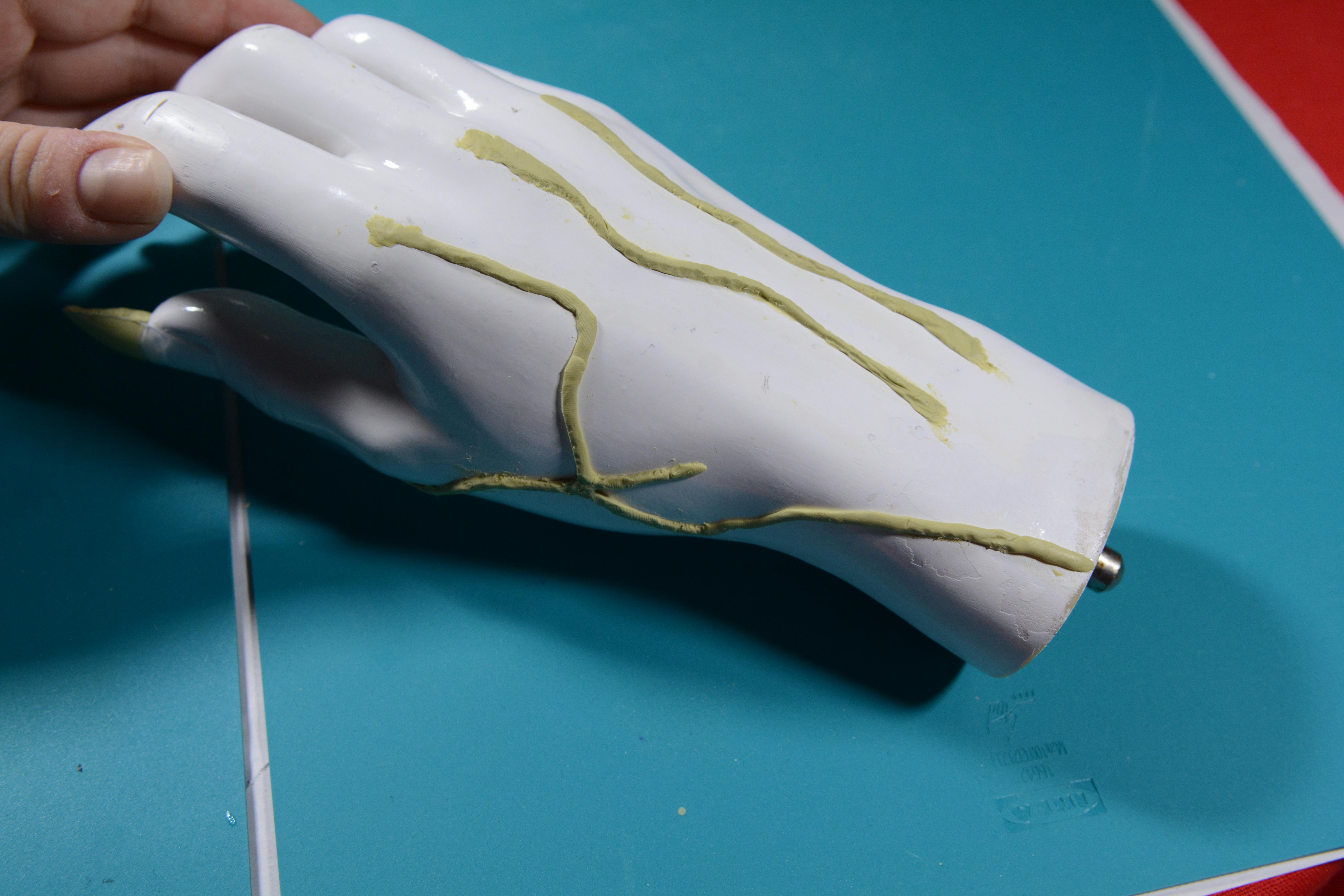 Wall Mounted Monster Hand With Talons : 13 Steps (with Pictures ...