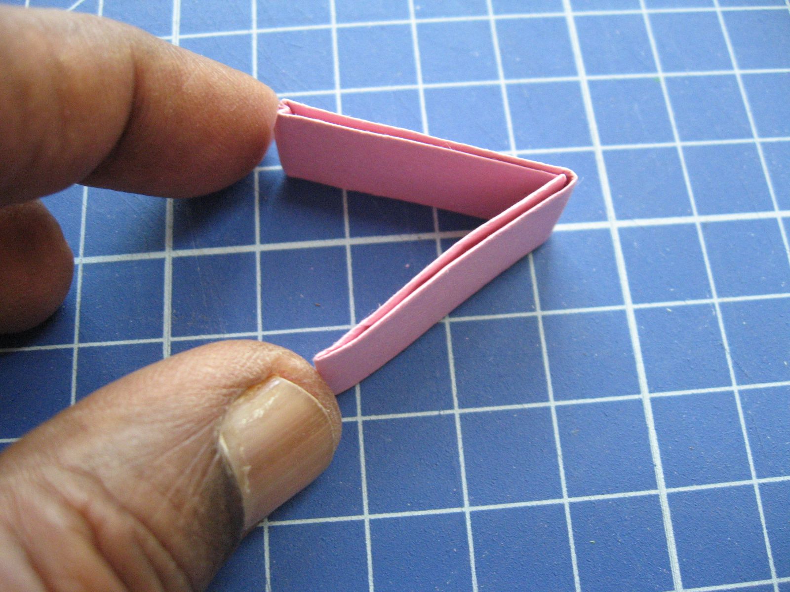 How to Make a Small Paper Vase : 6 Steps (with Pictures) - Instructables