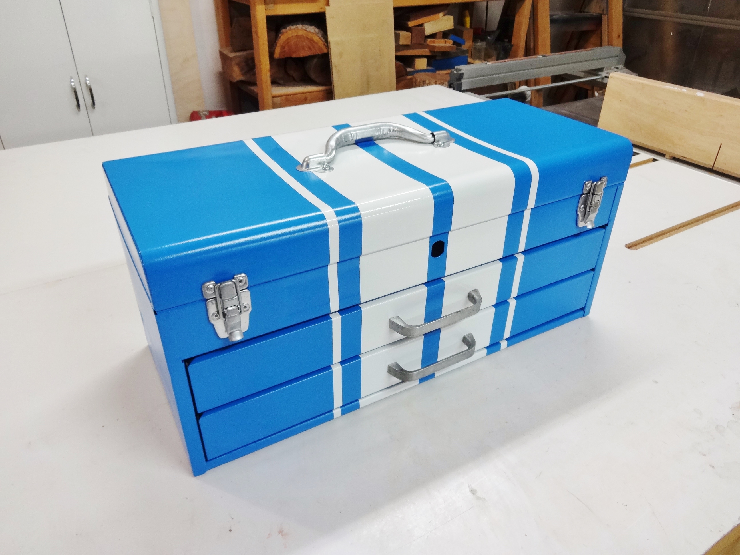 Restore a Rusty Toolbox : 14 Steps (with Pictures) - Instructables