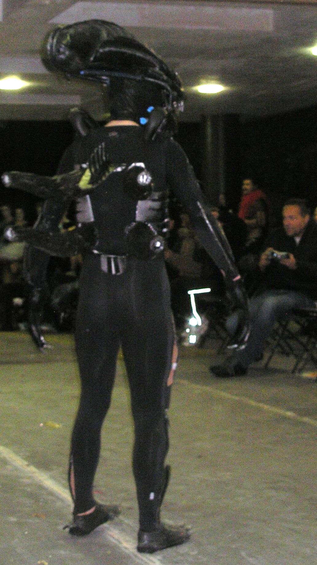 Alien Warrior Costume From Aliens : 8 Steps - Instructables