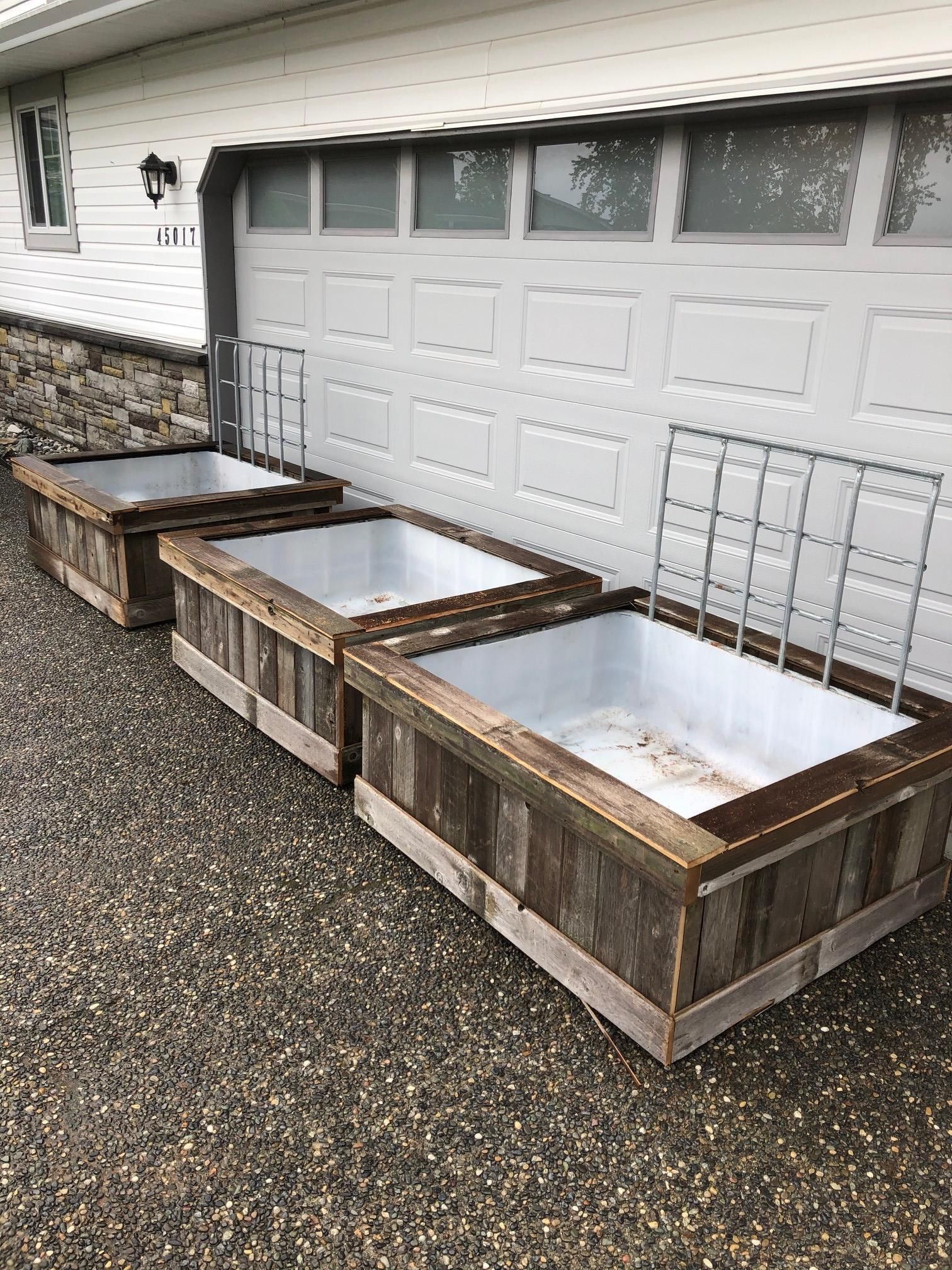 Garden Planters - From an IBC Tote and Old Fence : 13 Steps (with ...