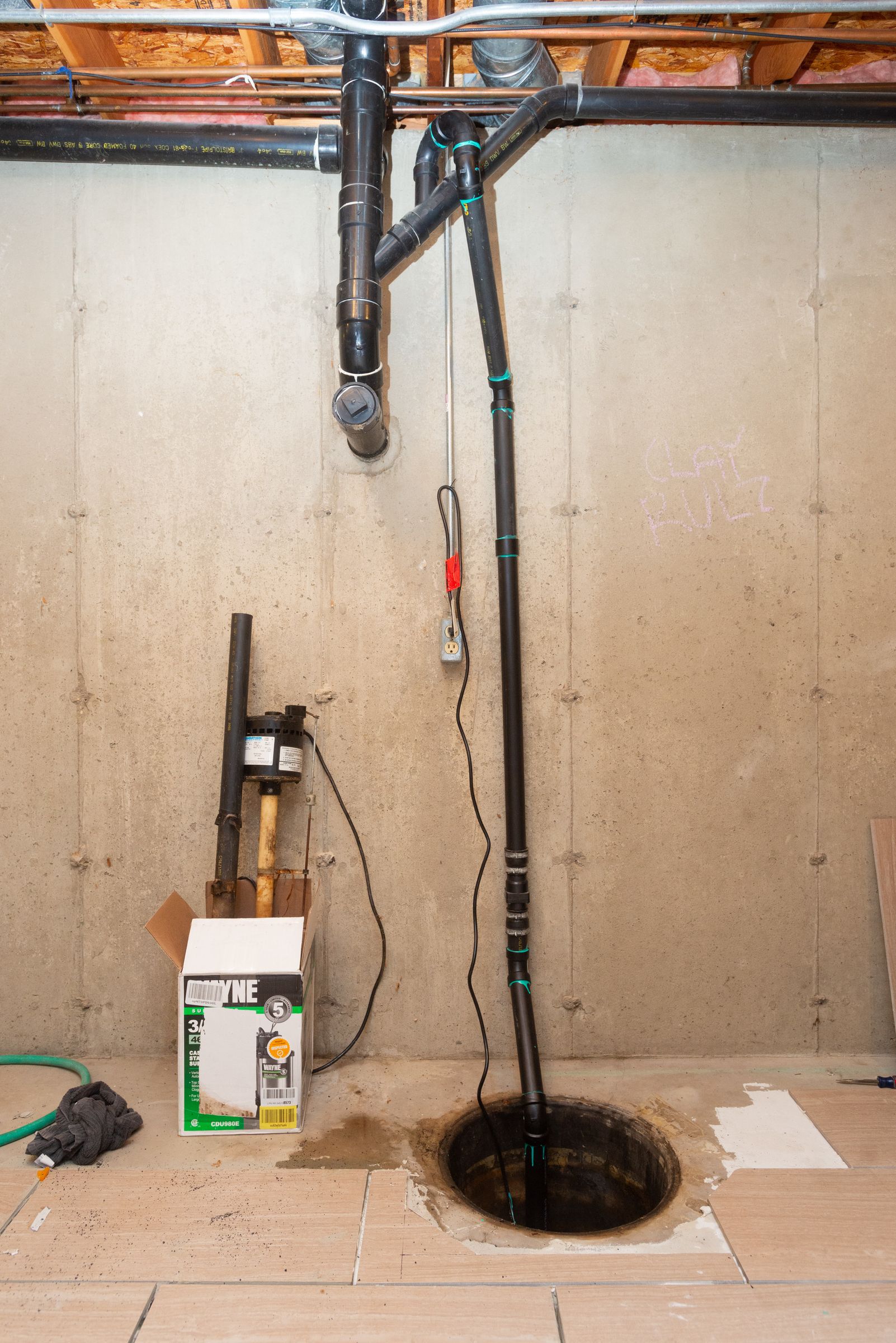 How to Replace a Sump Pump : 8 Steps - Instructables