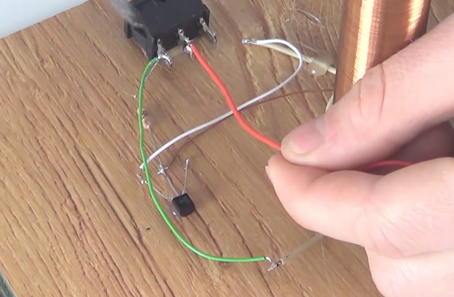 How to Make a Mini Tesla Coil 9V : 11 Steps - Instructables
