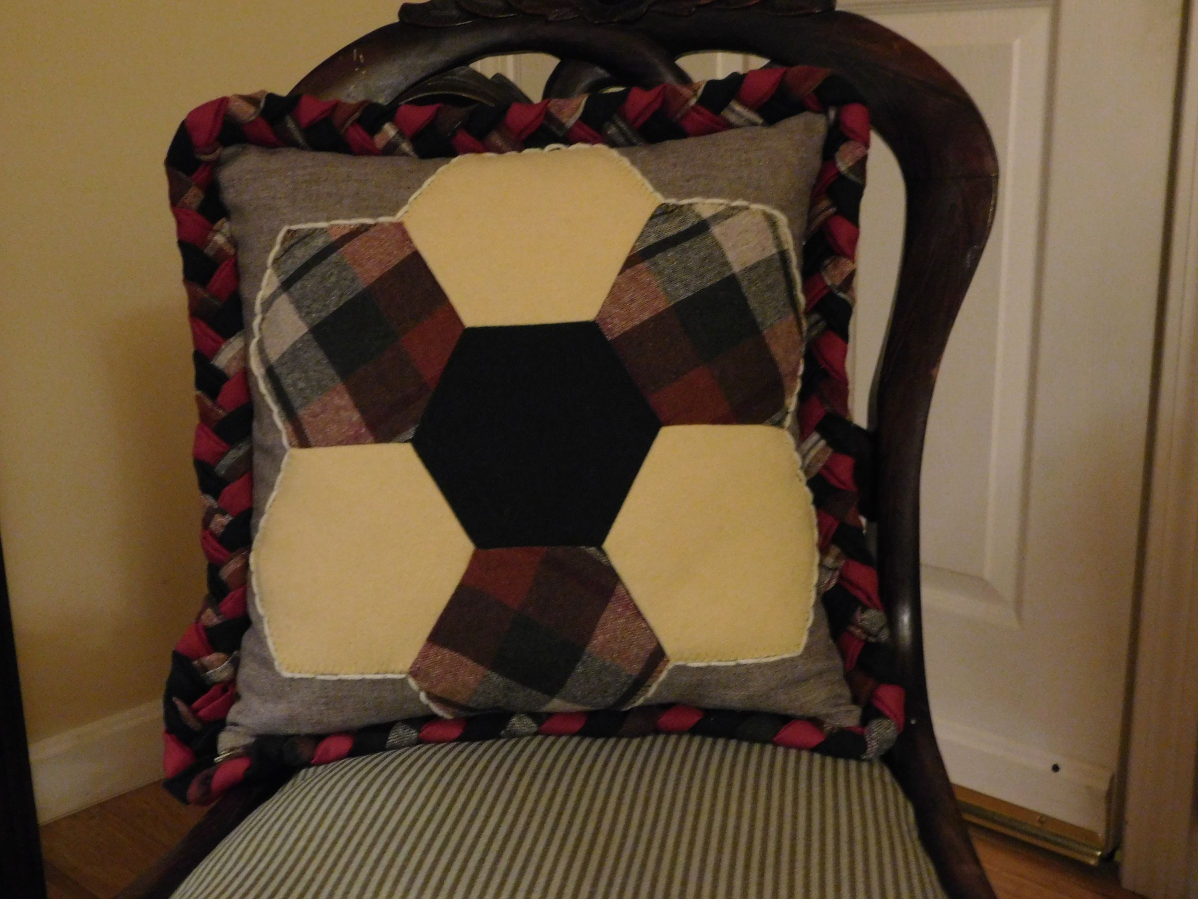 Heirloom Wool Cloth Braided Rug : 7 Steps (with Pictures) - Instructables