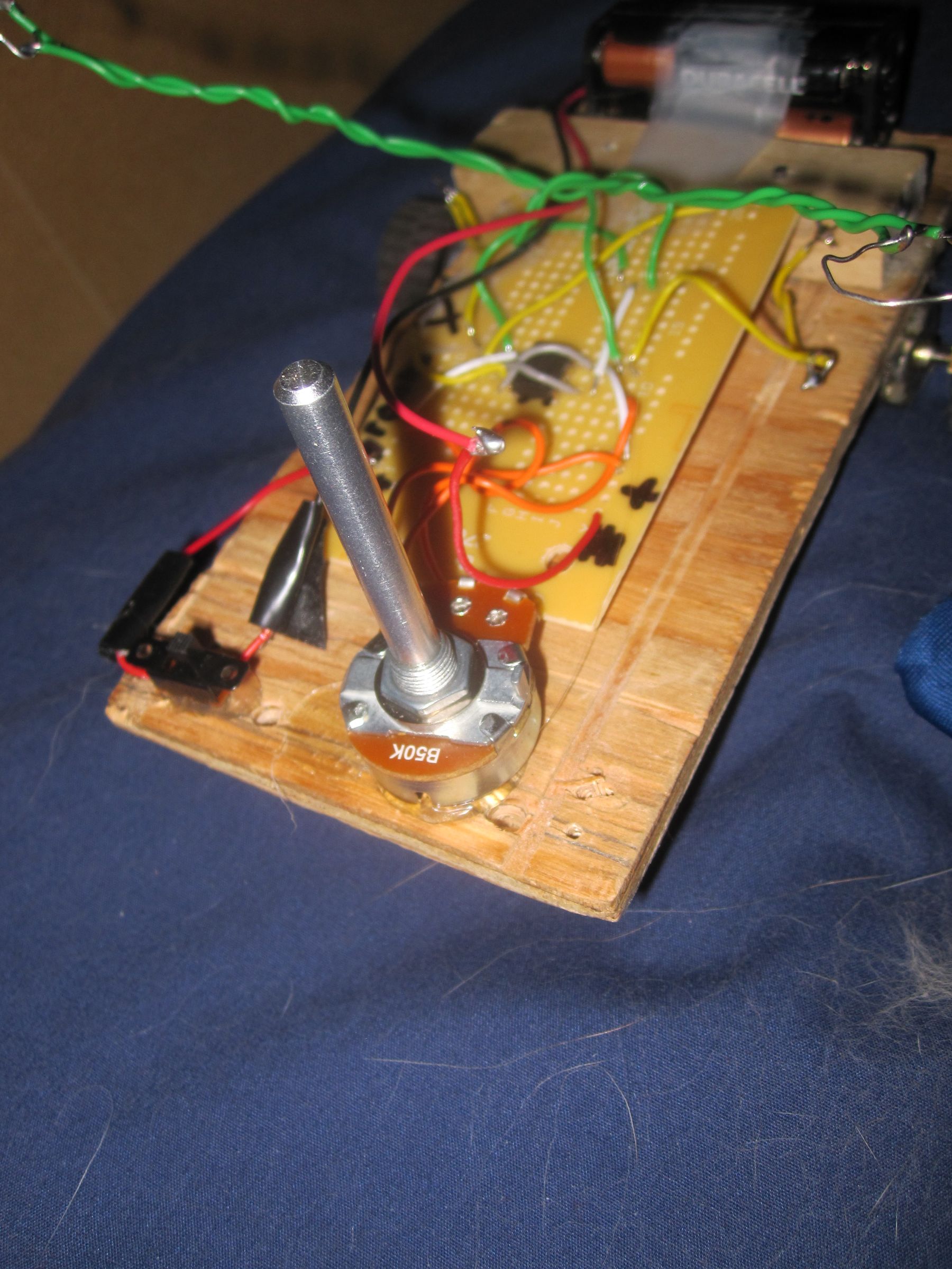Simple Light Seeking Robot With 555 Timing IC : 10 Steps (with Pictures) - Instructables