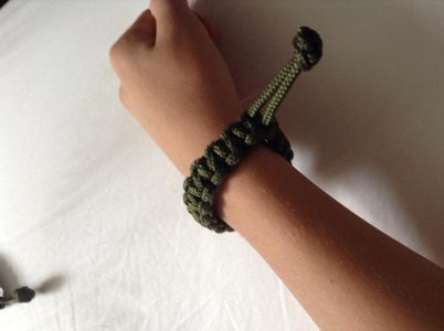 Paracord Bracelet Without Buckles! : 10 Steps (with Pictures ...