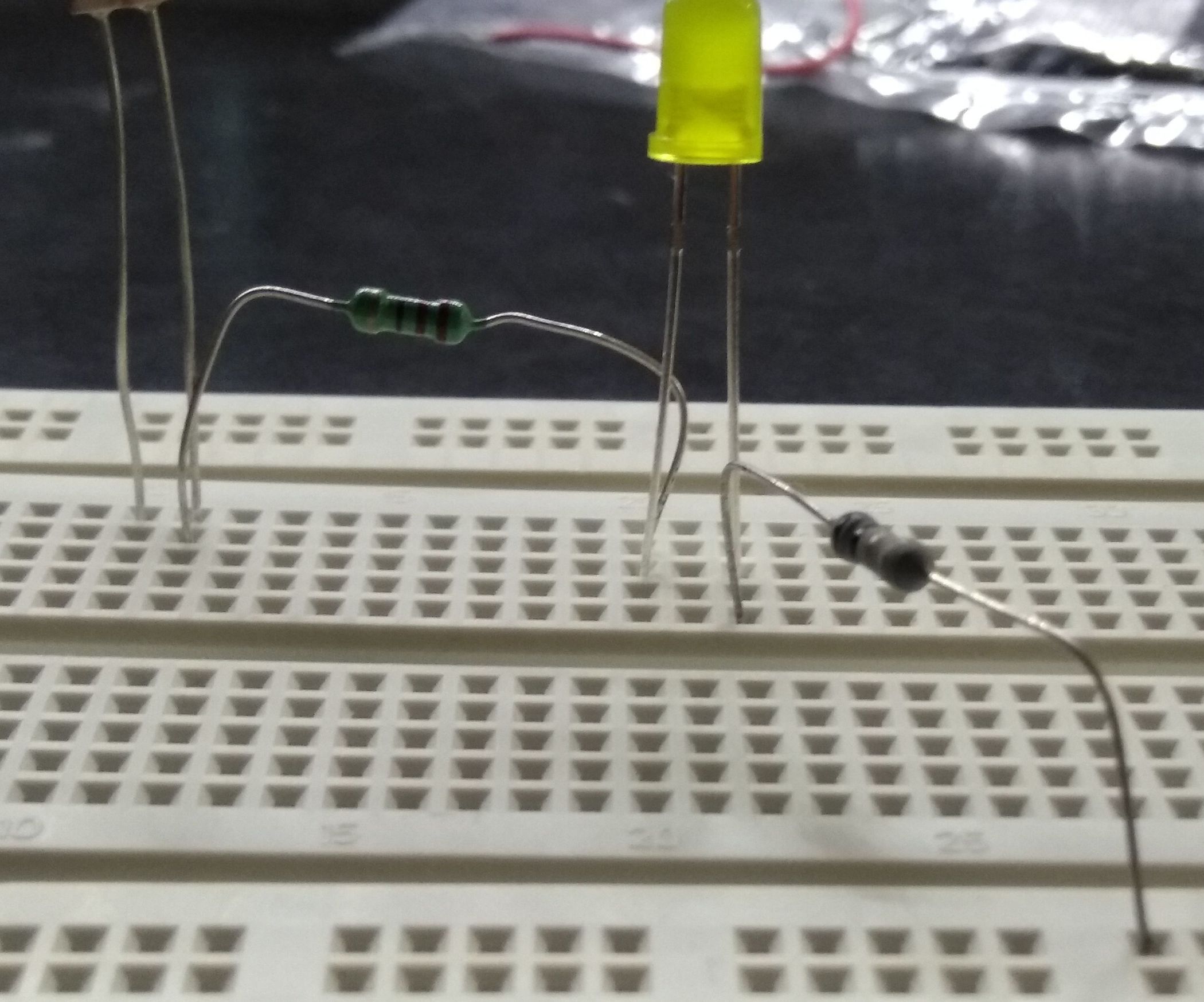 SIMPLE LIGHT DETECTOR : 5 Steps - Instructables