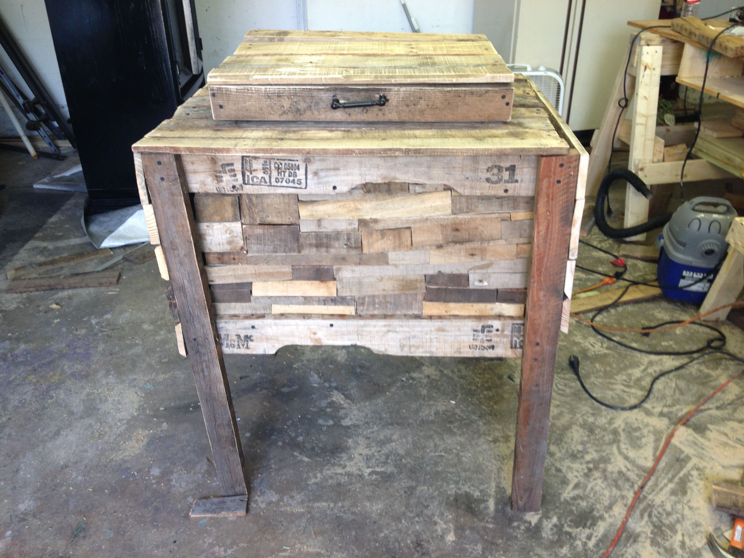 Vintage Ice Chest From Wood Pallets (with Pictures) - Instructables