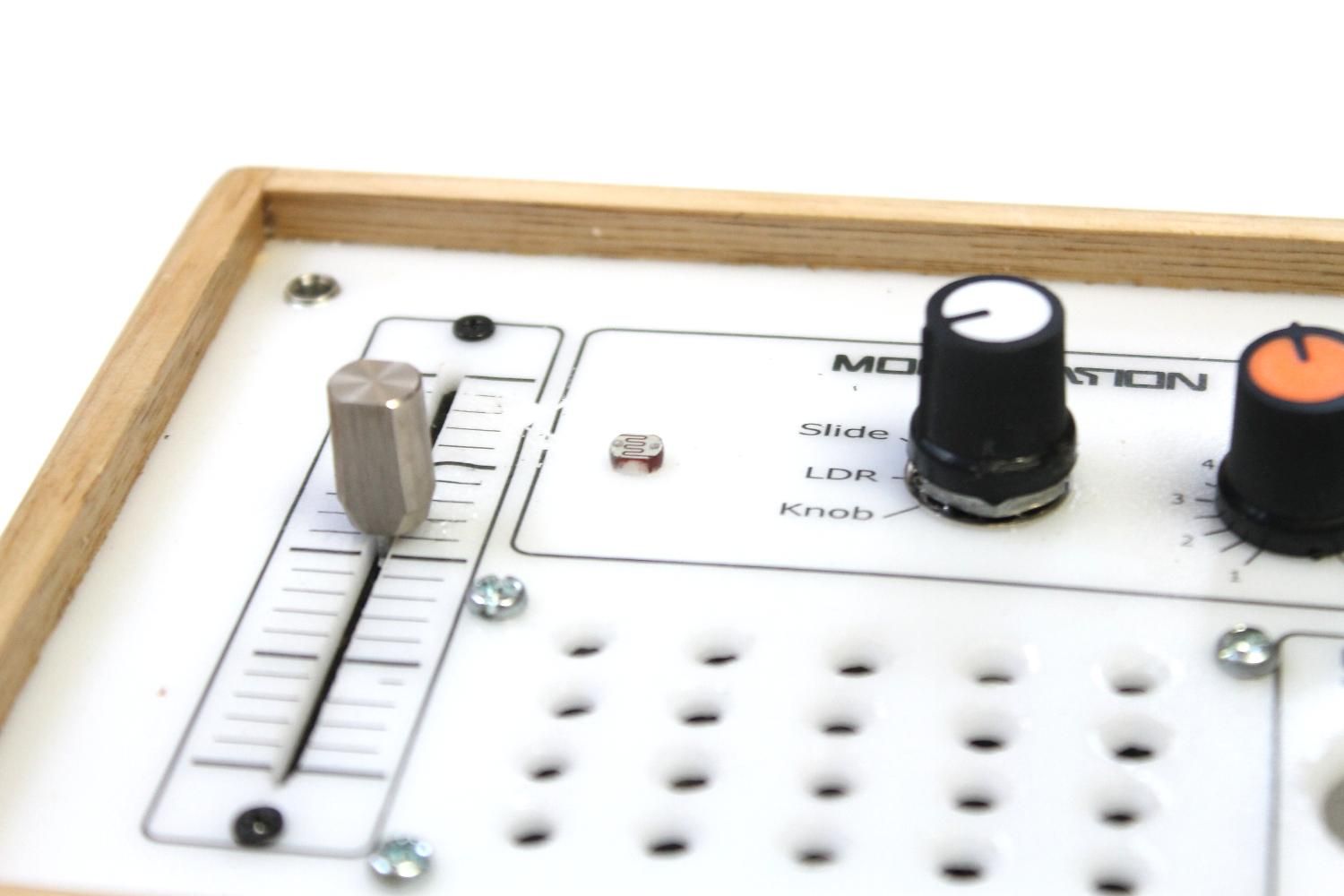 555 Fizzle Loop Synth V4 : 12 Steps (with Pictures) - Instructables