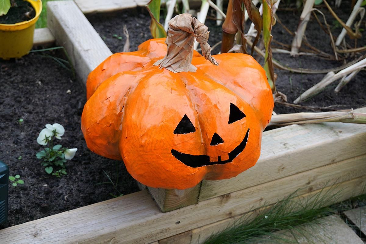 DIY Mod-Roc PUMPKIN ! | How to Make a Large Halloween Prop : 8 Steps ...