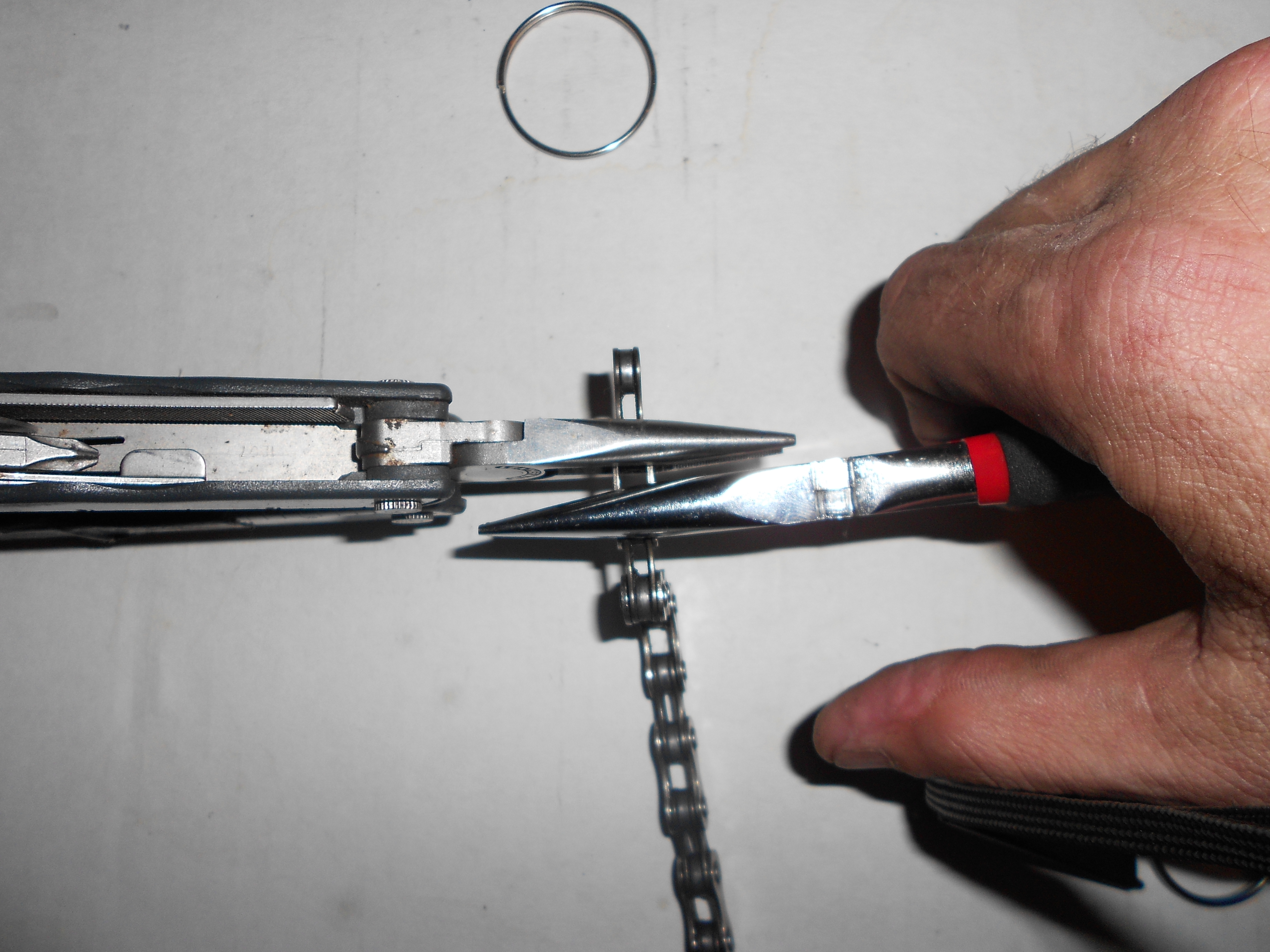 How to Make a Free Bending Bicycle Chain Wallet Chain : 4 Steps (with ...