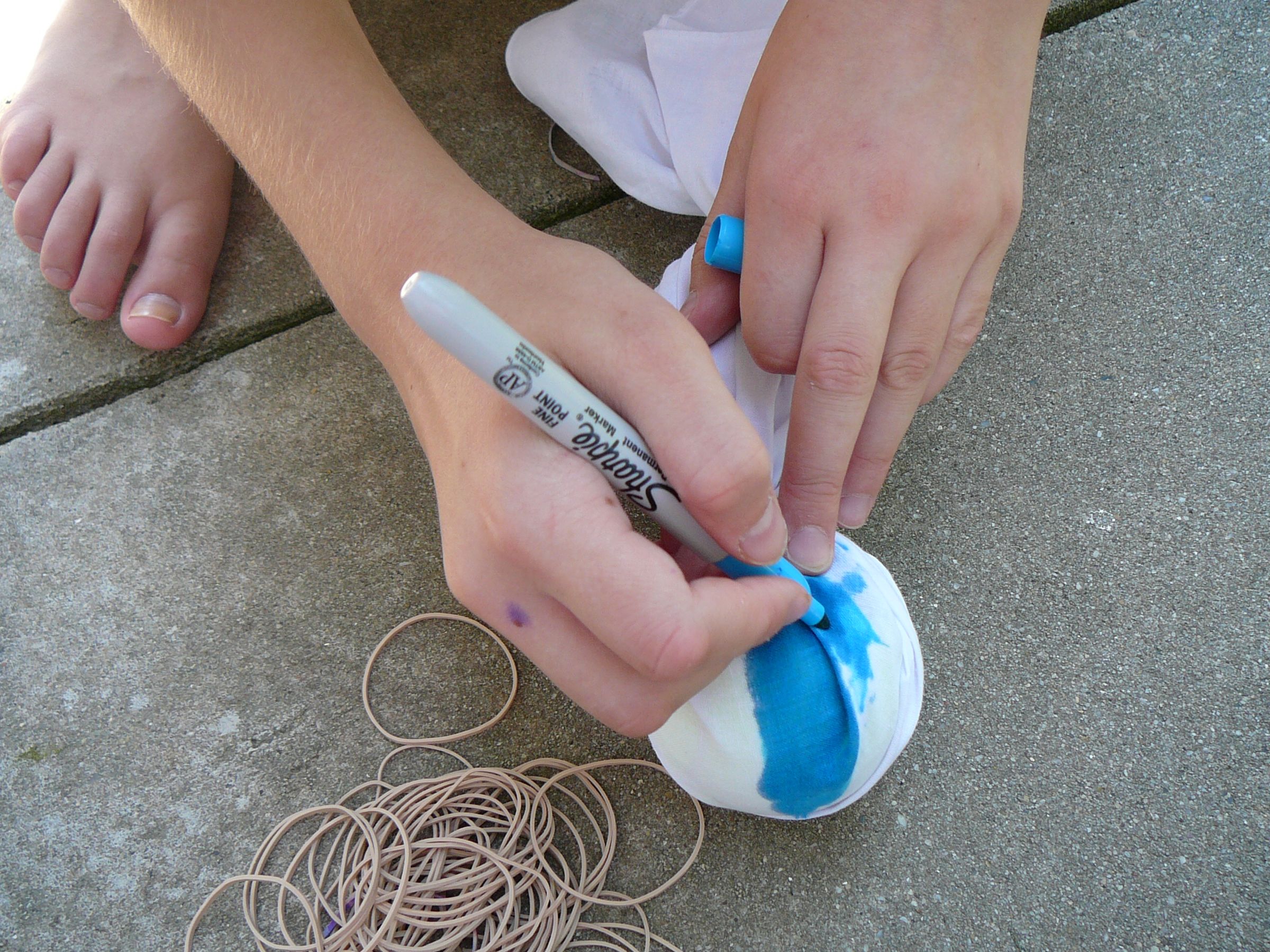 TYE-DYE Made With Sharpies : 5 Steps (with Pictures) - Instructables