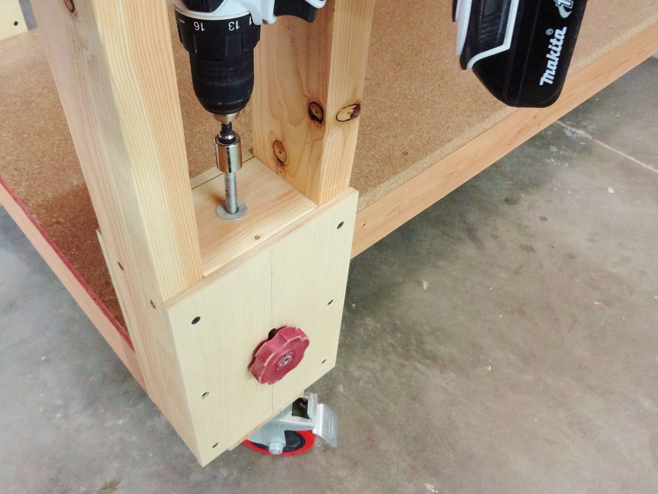 Height-Adjustable Outfeed Worktable : 11 Steps (with Pictures) - Instructables