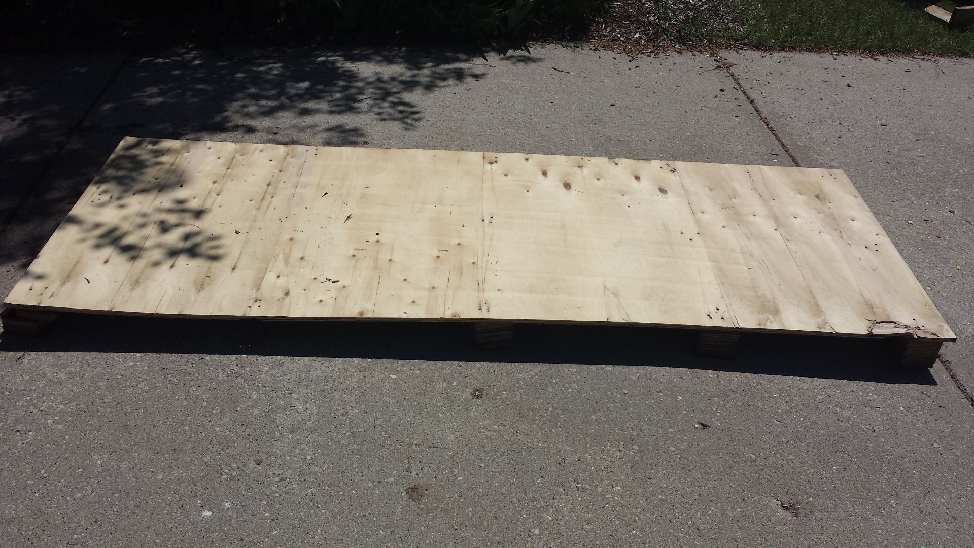 Pallet Patio Bar With Concrete Top : 6 Steps (with Pictures ...