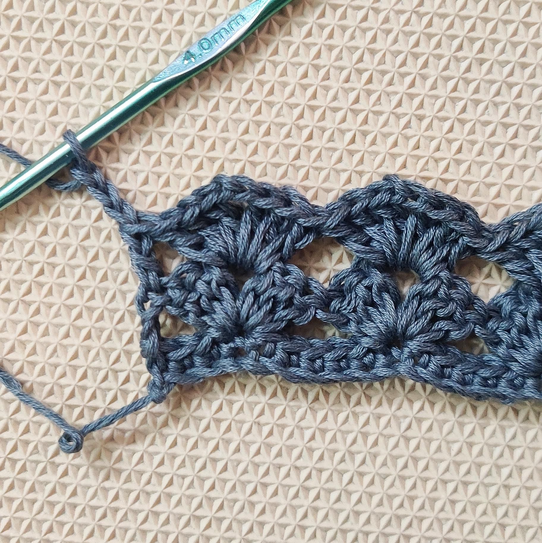 Easy Crochet Table Runner Pattern With Shell Stitch : 6 Steps (with ...