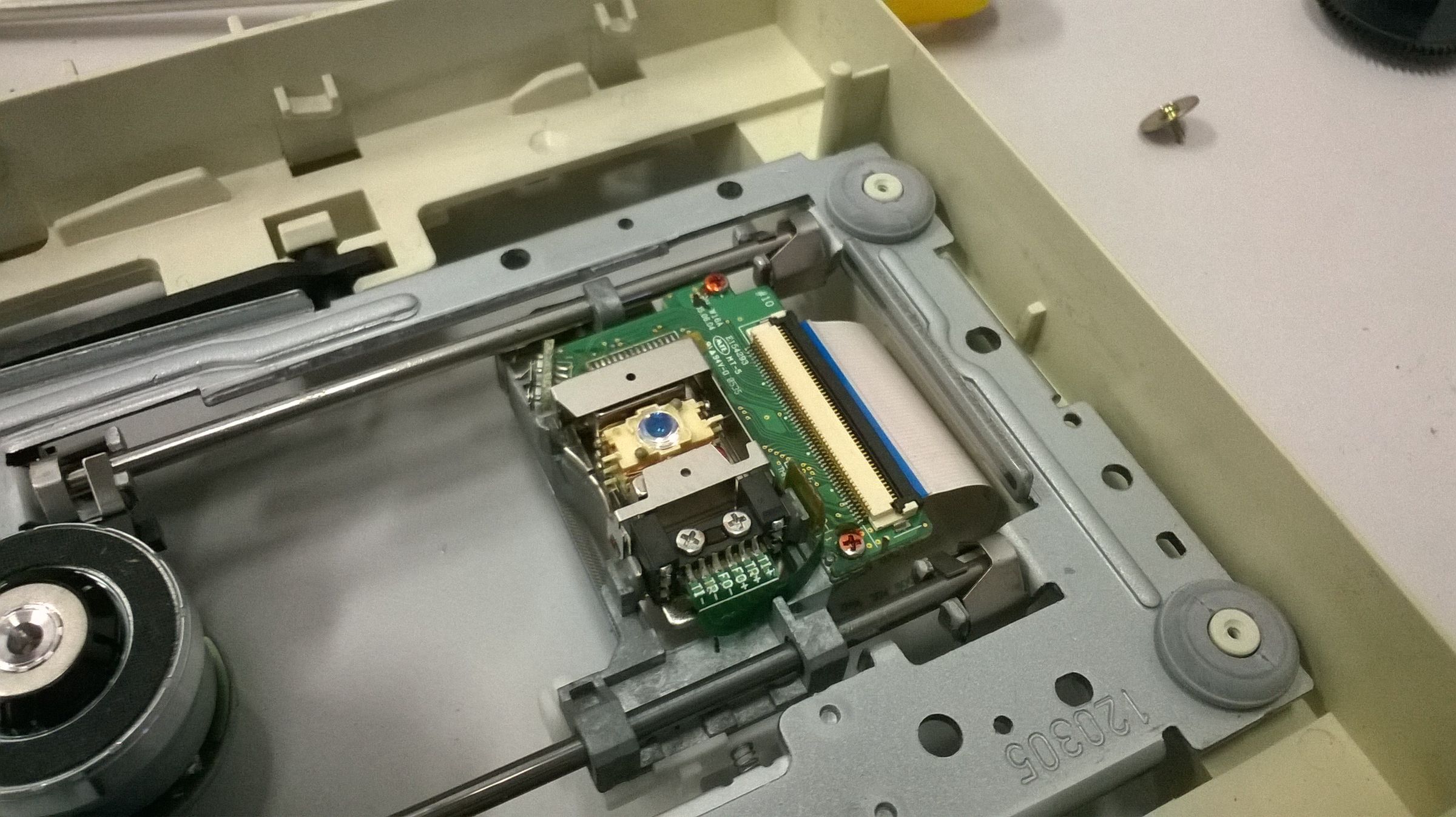 Disassembling a CD/DVD Reader and Reusing Its Parts : 12 Steps (with ...