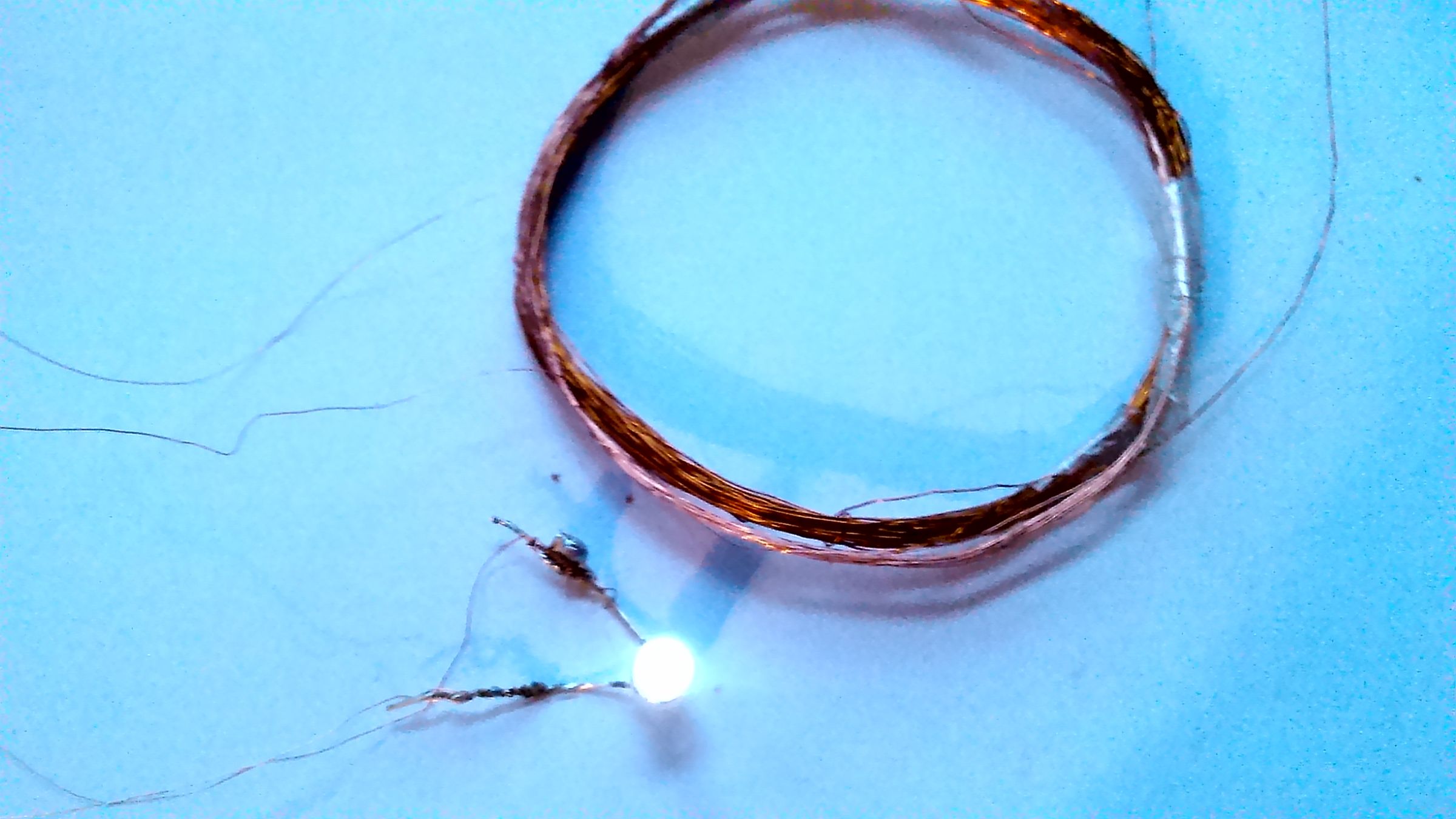 Electromagnetic Induction : Wireless LED : 3 Steps - Instructables