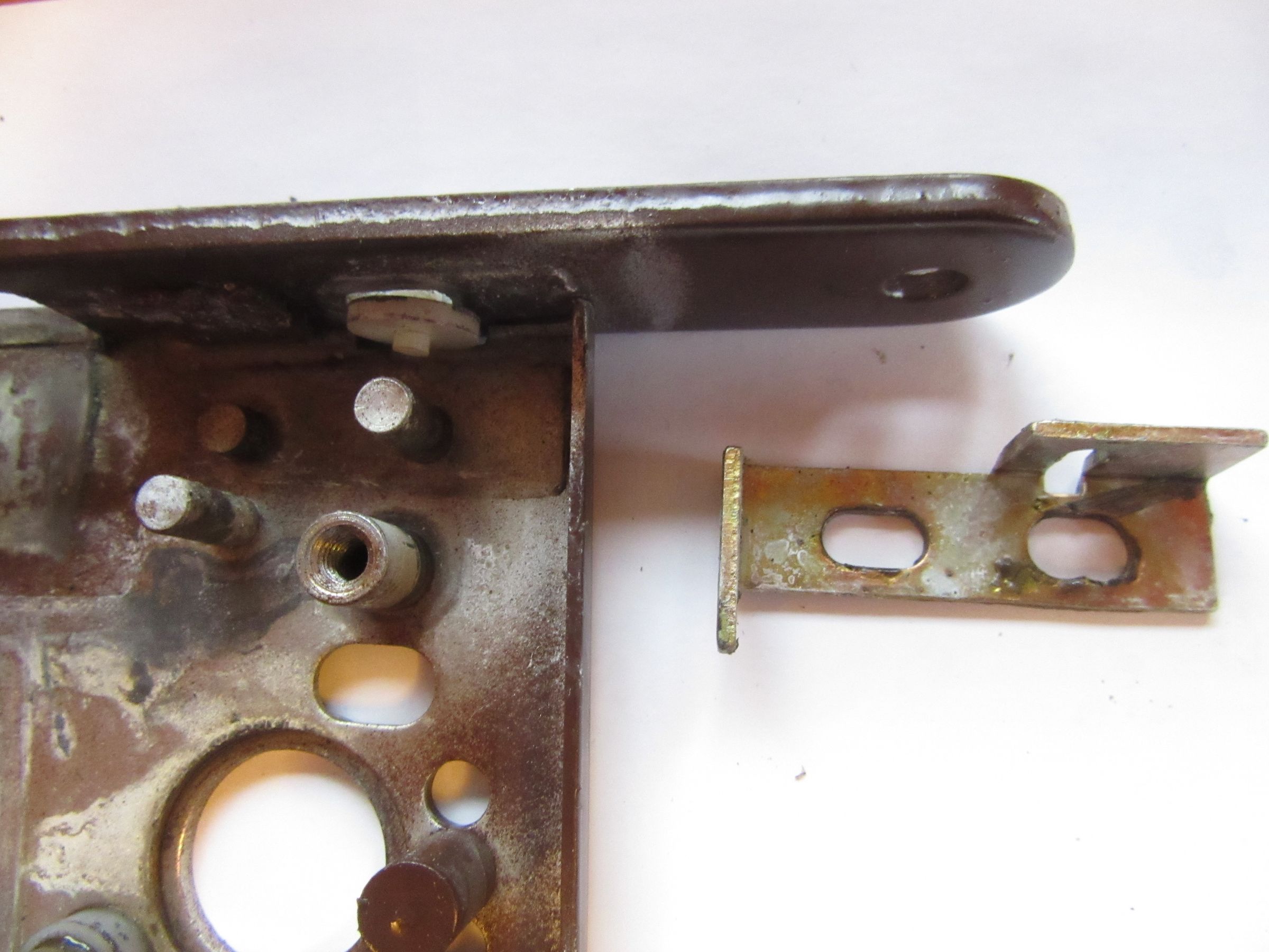 How to Disassemble a Boda 4235 Lock Case (Abloy 4235) : 5 Steps ...