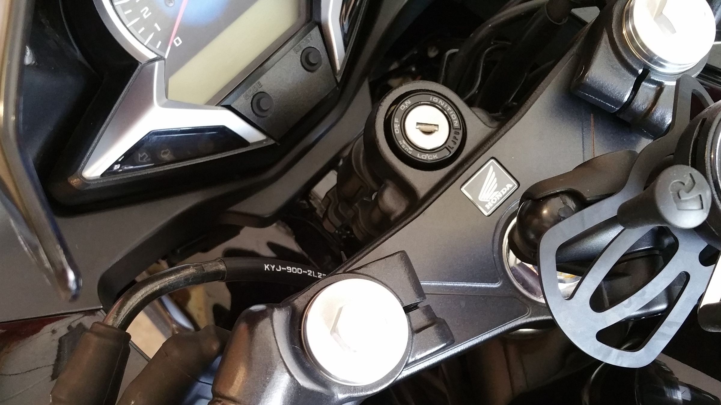 How to Install a USB Charger on a Motorcycle : 10 Steps (with Pictures ...