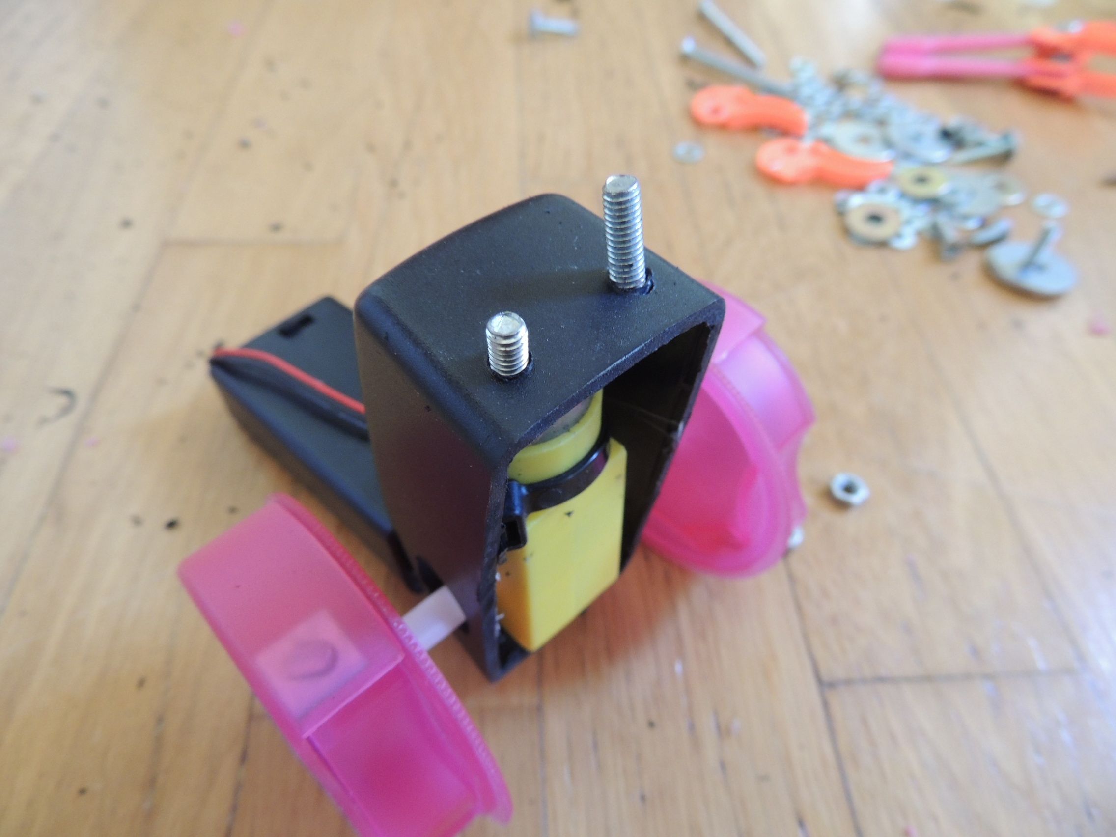 Build a Motorized Dinosaur Using Plastic Trash, in 55 Minutes or Less ...