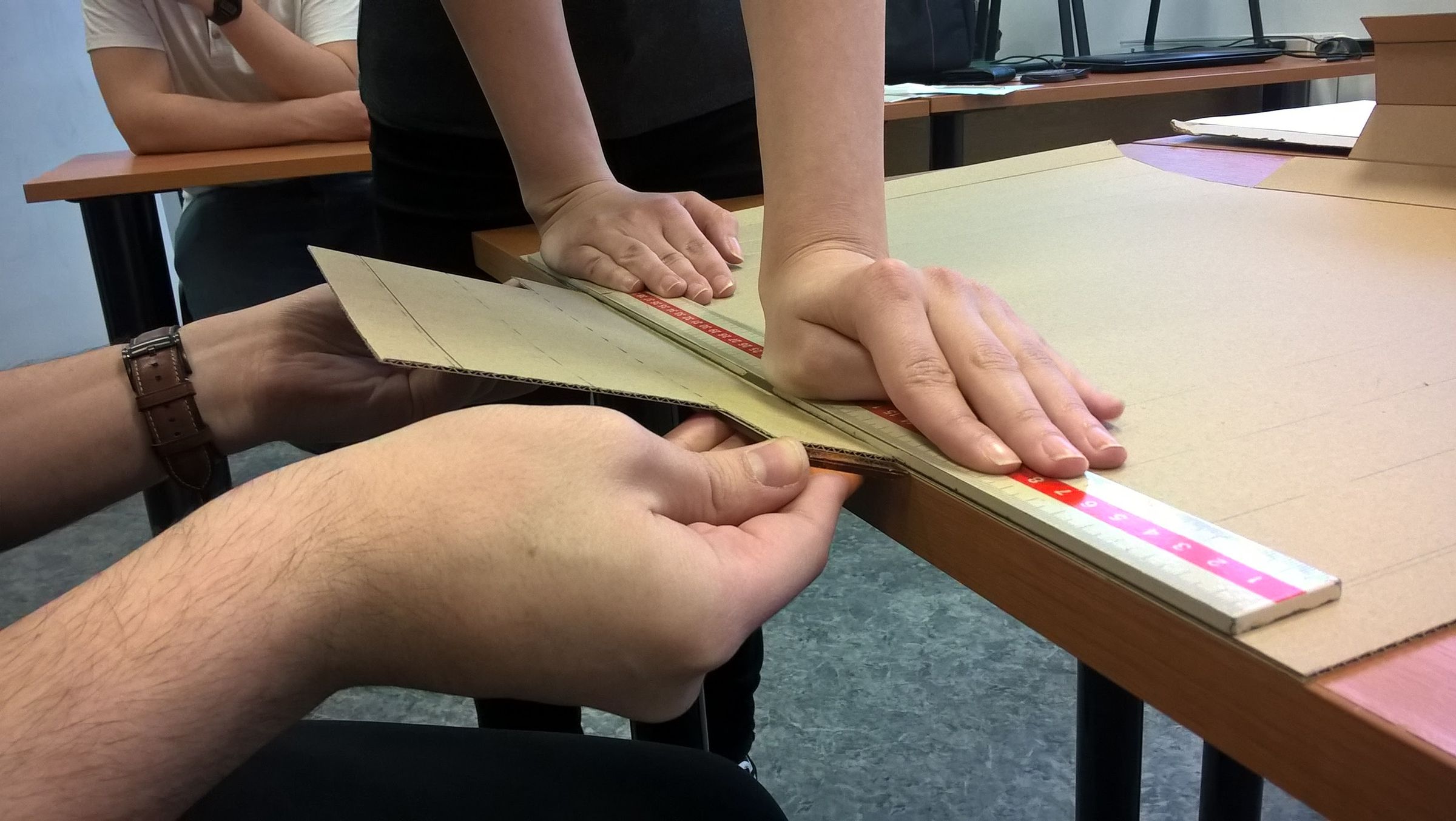 Cardboard Laptop Desk : 9 Steps (with Pictures) - Instructables