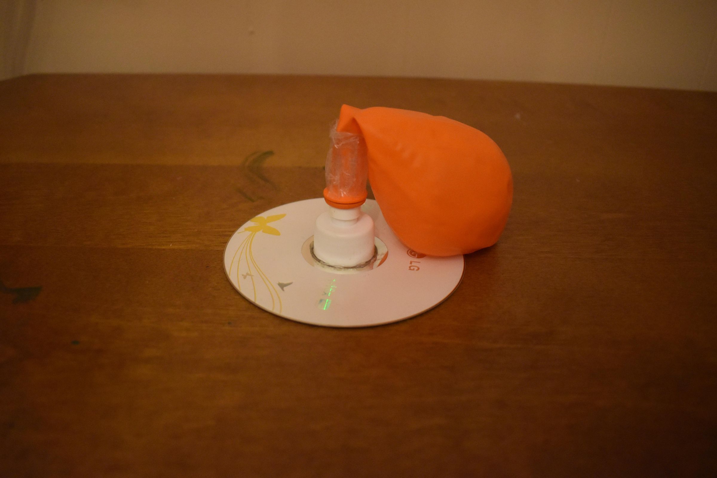 Hovercraft Made With 4 Materials ! : 5 Steps (with Pictures) - Instructables