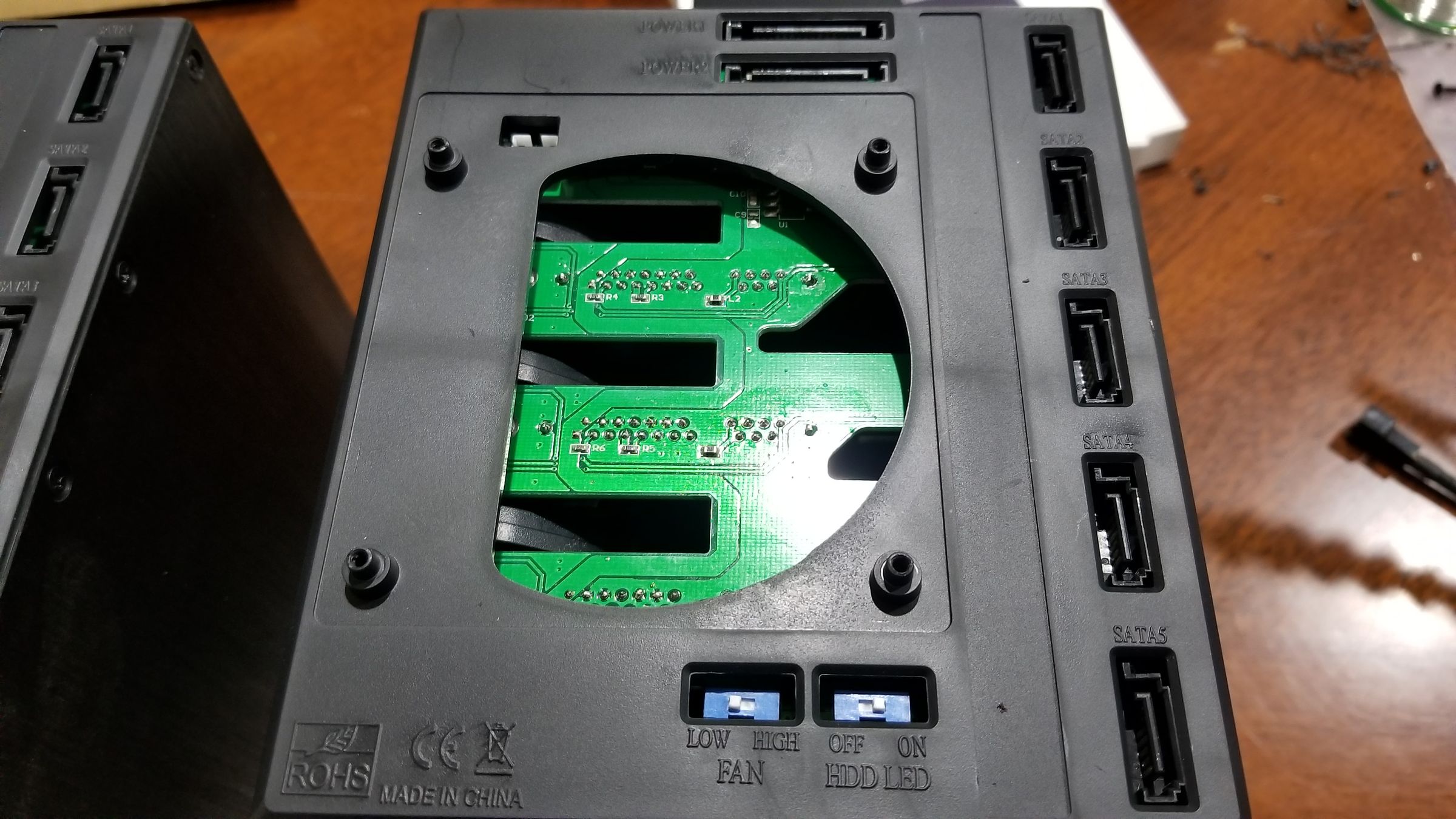 IStar Hard Drive Cage Fan Replacement Mod : 4 Steps - Instructables