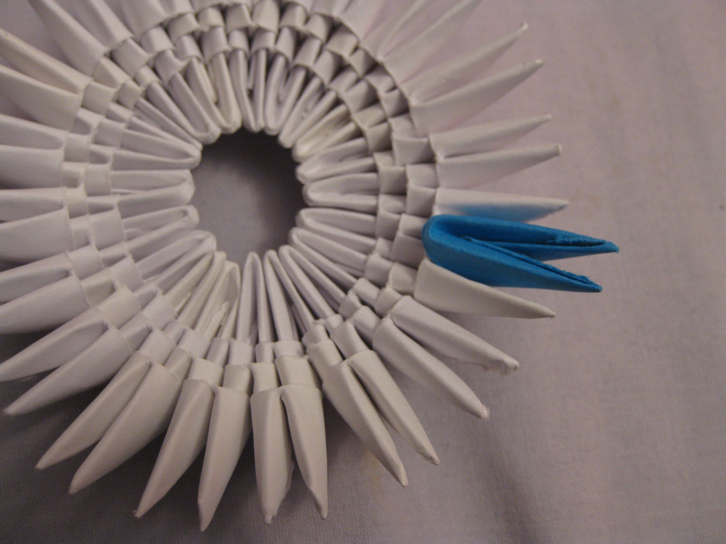 Modular Origami Swan : 11 Steps (with Pictures) - Instructables