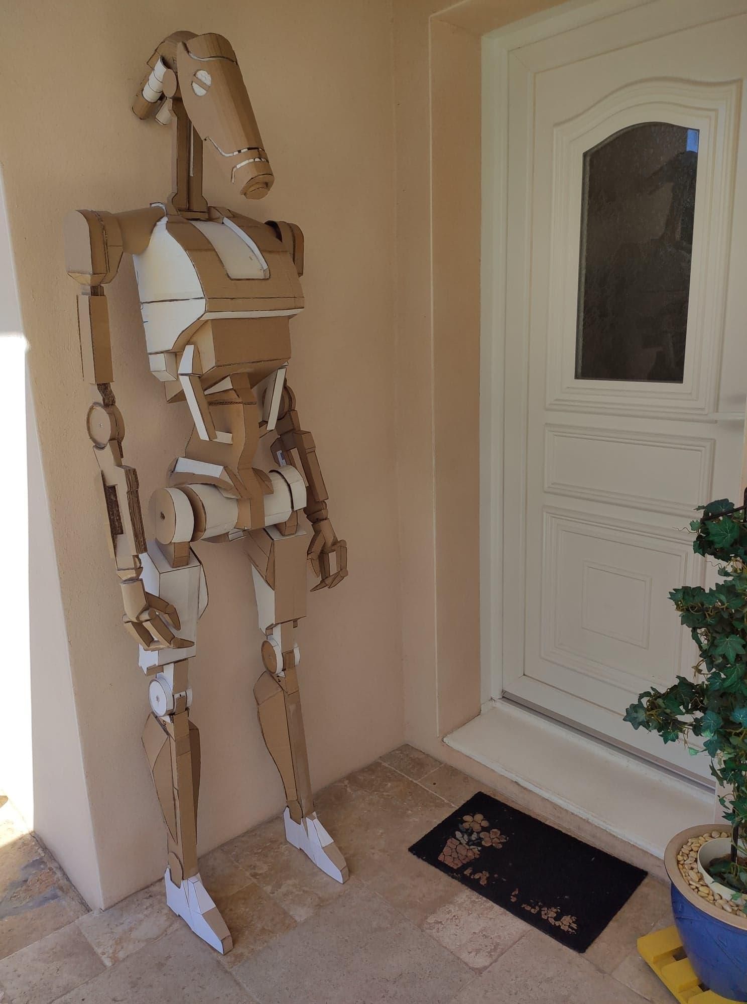 Cardboard Lifesize Battle Droid From Star Wars : 5 Steps - Instructables