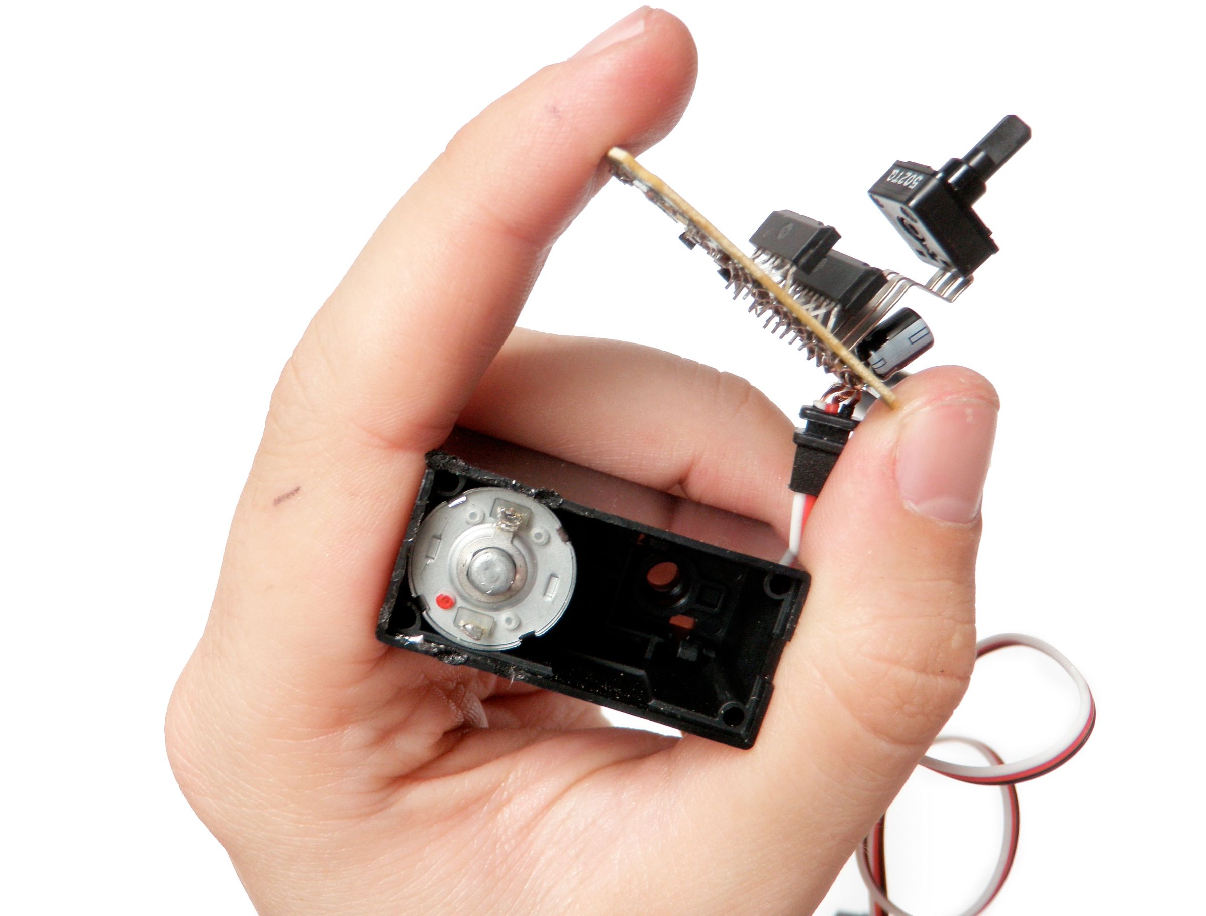 Remove a Servo Controller : 5 Steps (with Pictures) - Instructables