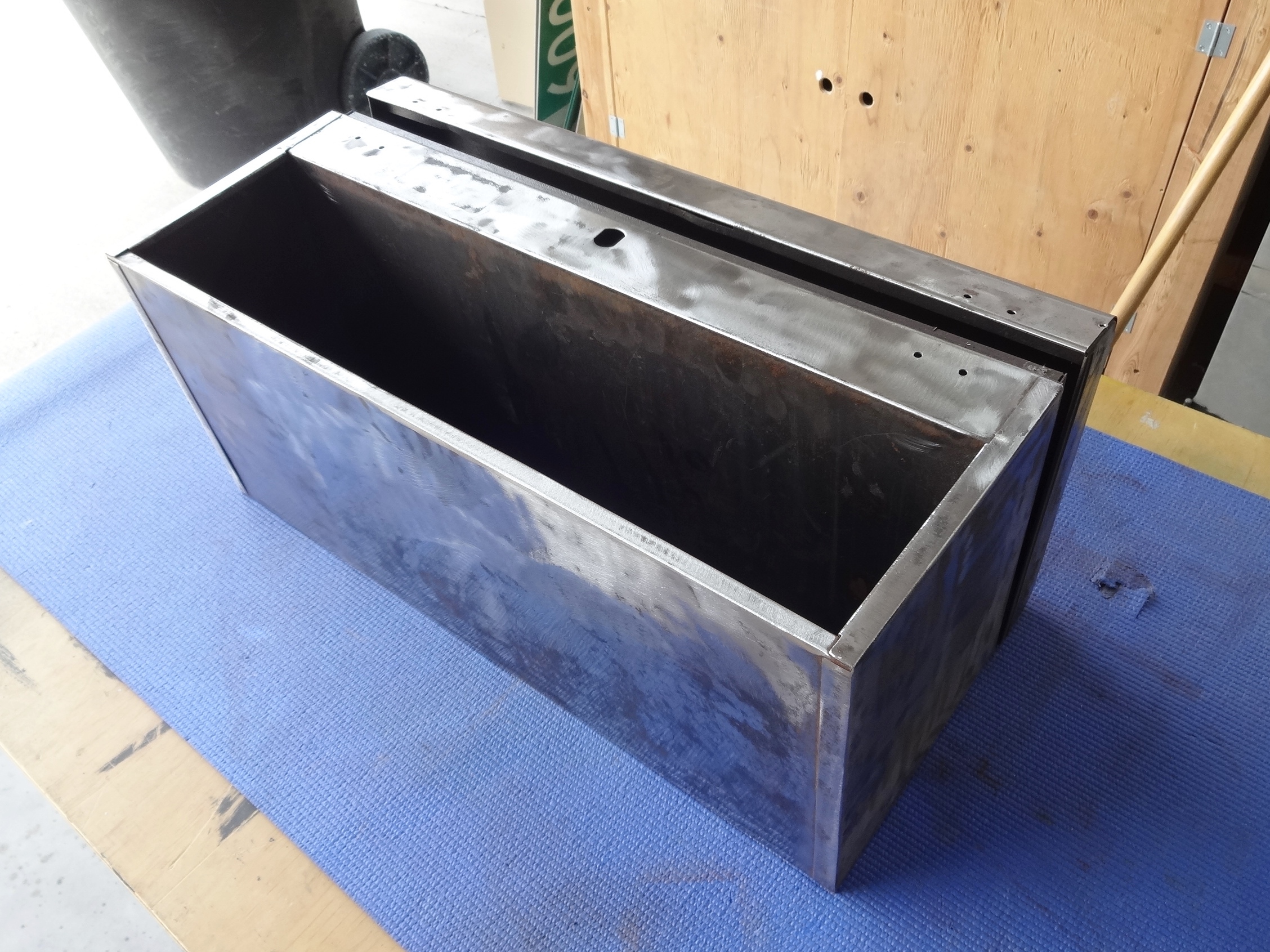 Restore a Rusty Toolbox : 14 Steps (with Pictures) - Instructables