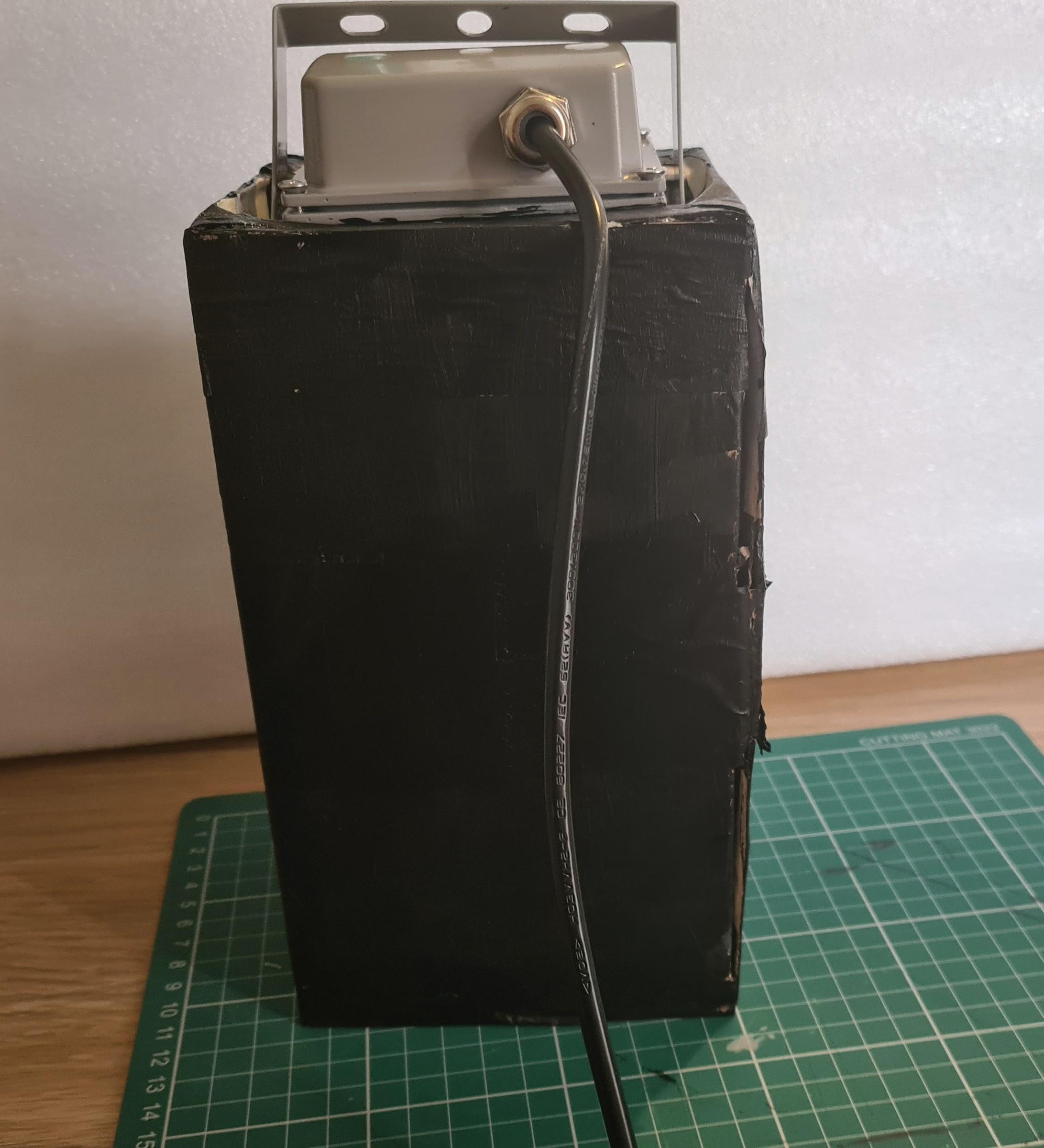 Resin Curing Station From a Cardboard Box : 5 Steps (with Pictures ...