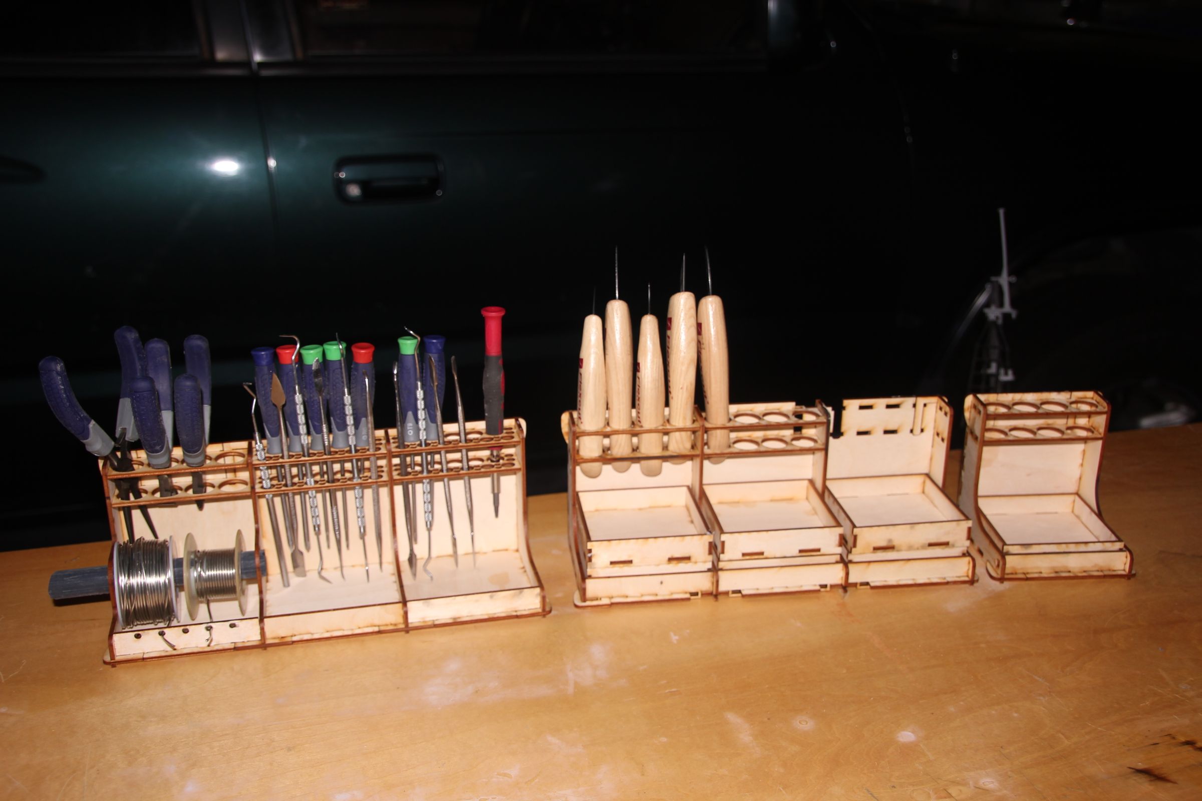 Expandable Workbench Tool Stand : 4 Steps (with Pictures) - Instructables