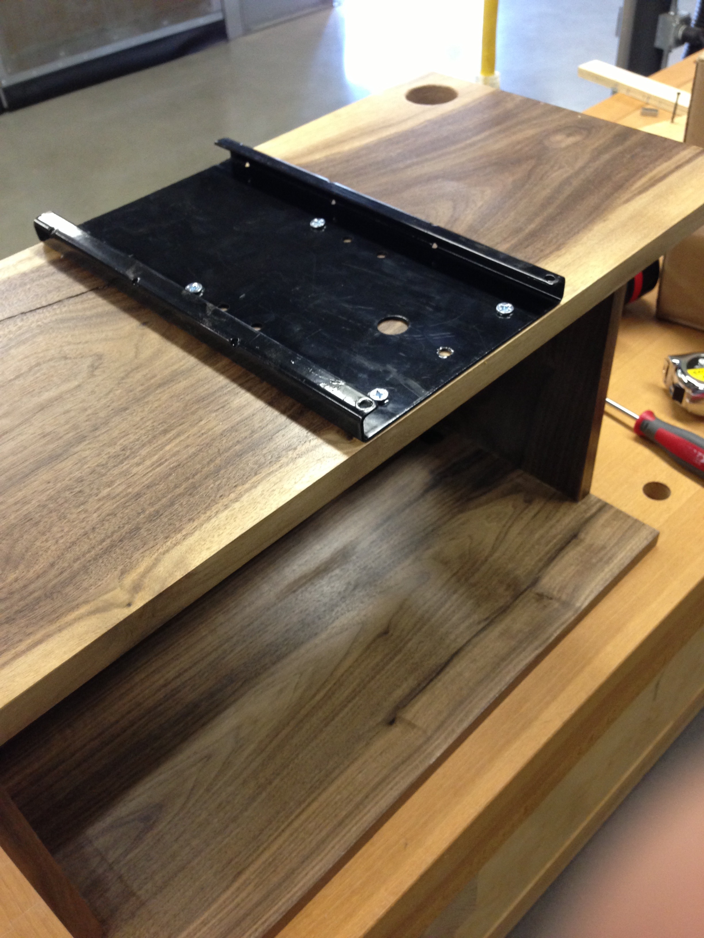 Wall-Mounted Standing Desk : 11 Steps (with Pictures) - Instructables