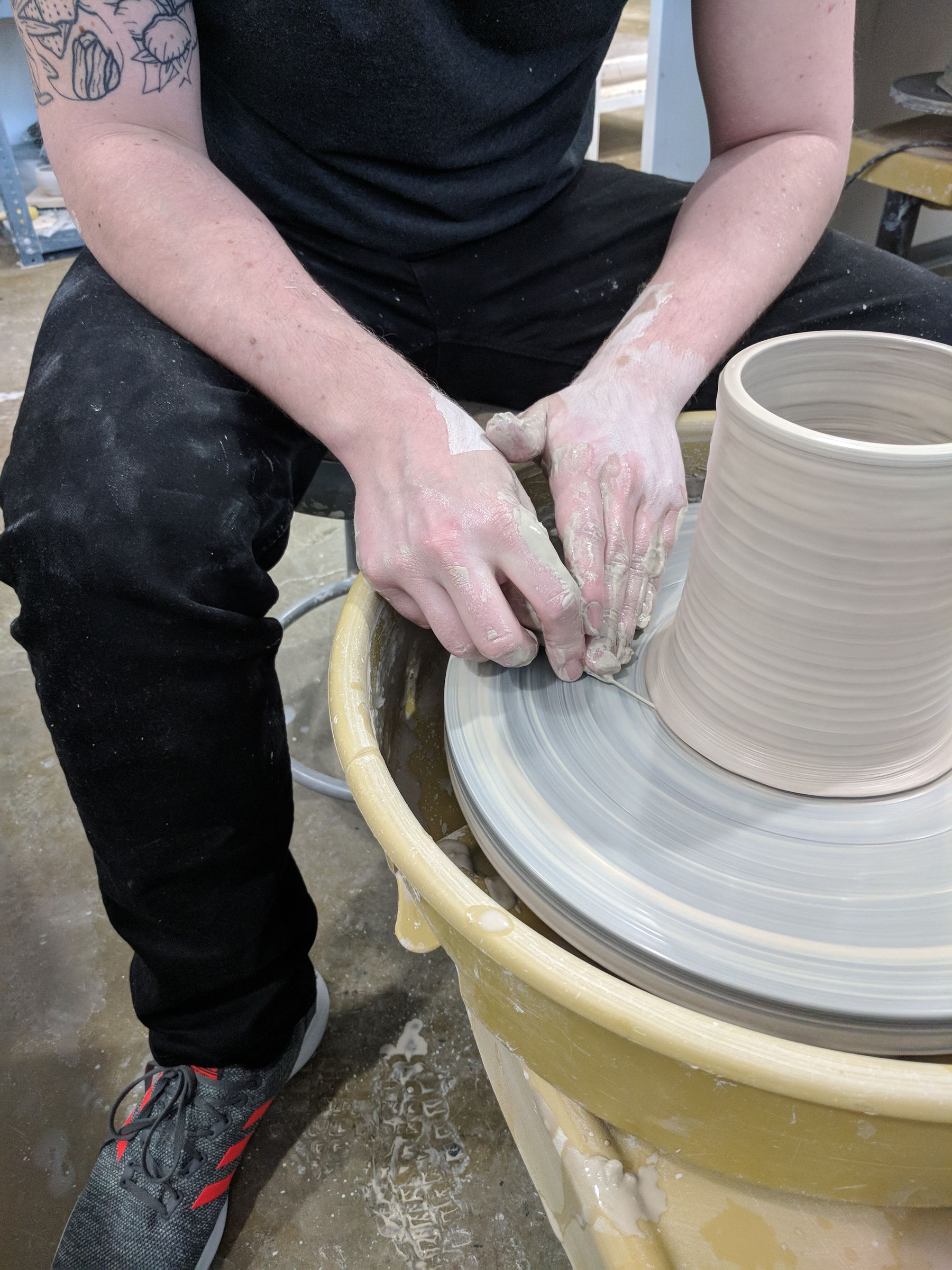 Throwing a Clay Cylinder on the Potters Wheel : 22 Steps (with Pictures ...
