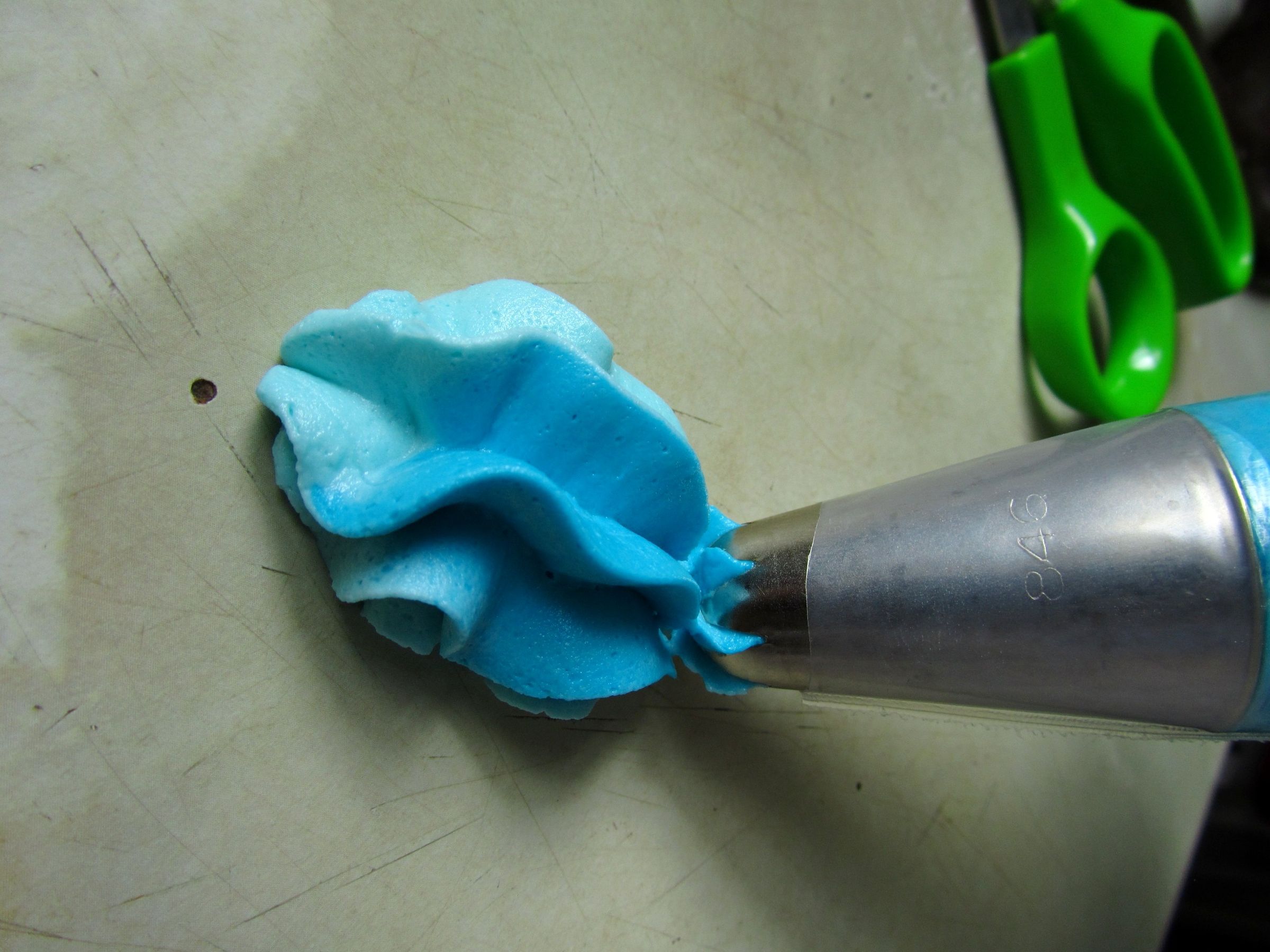 Two Tone Icing Swirls (with Pictures) - Instructables