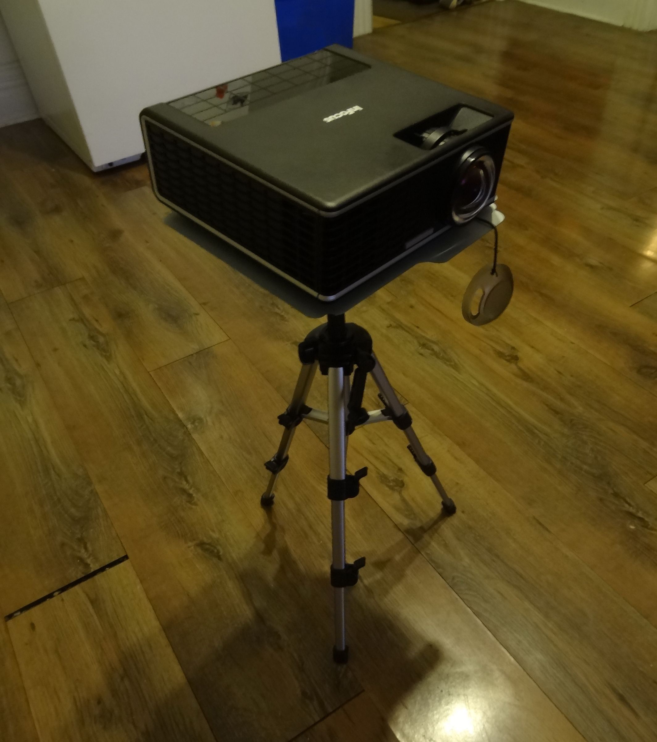 Projector Tripod Mount : 3 Steps - Instructables