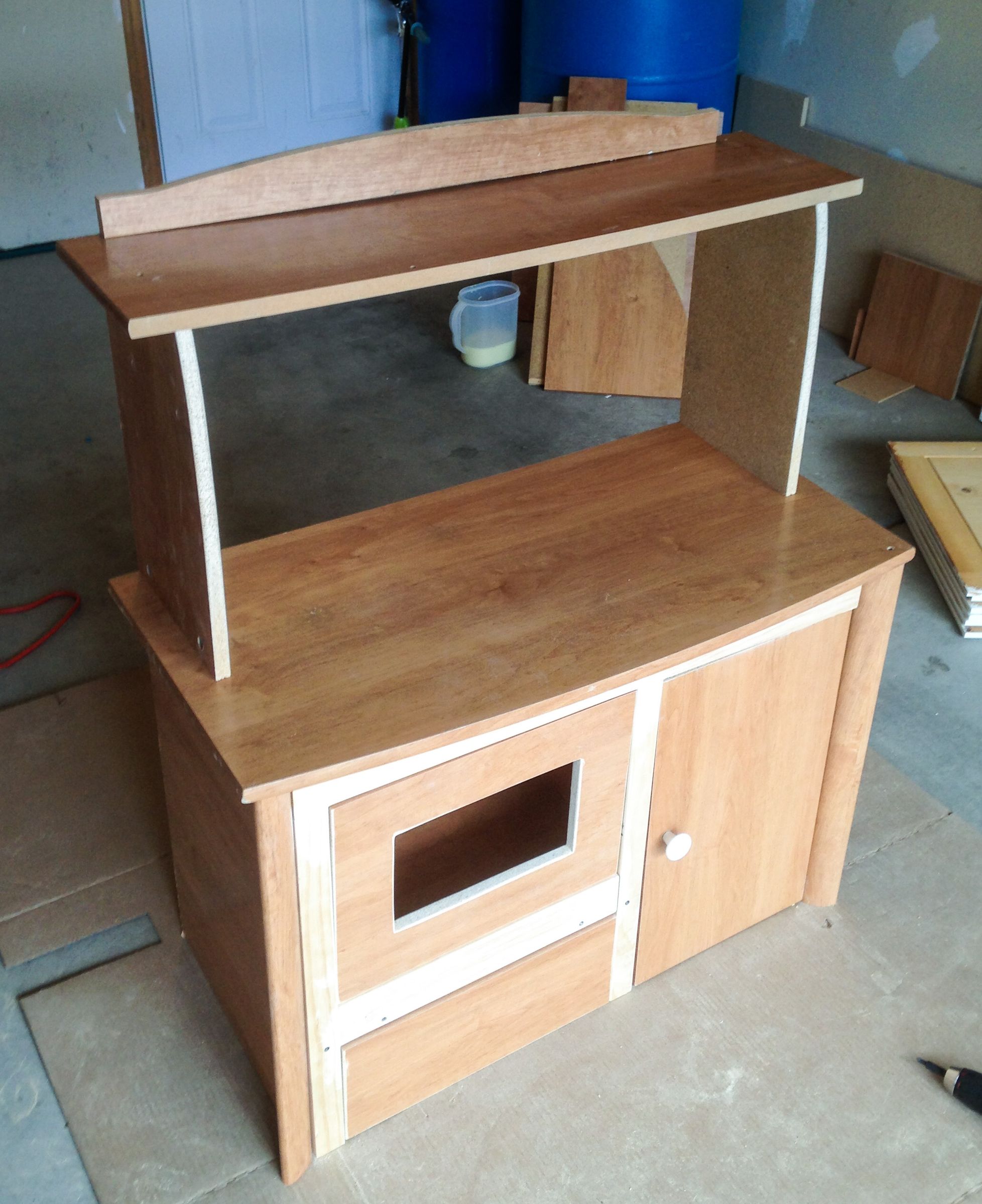 Kid Play Kitchen From an Old Computer Desk : 12 Steps (with Pictures ...