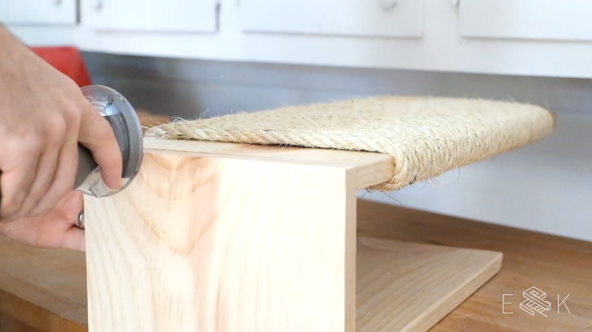 DIY Modern Cat Scratching Post : 8 Steps (with Pictures) - Instructables